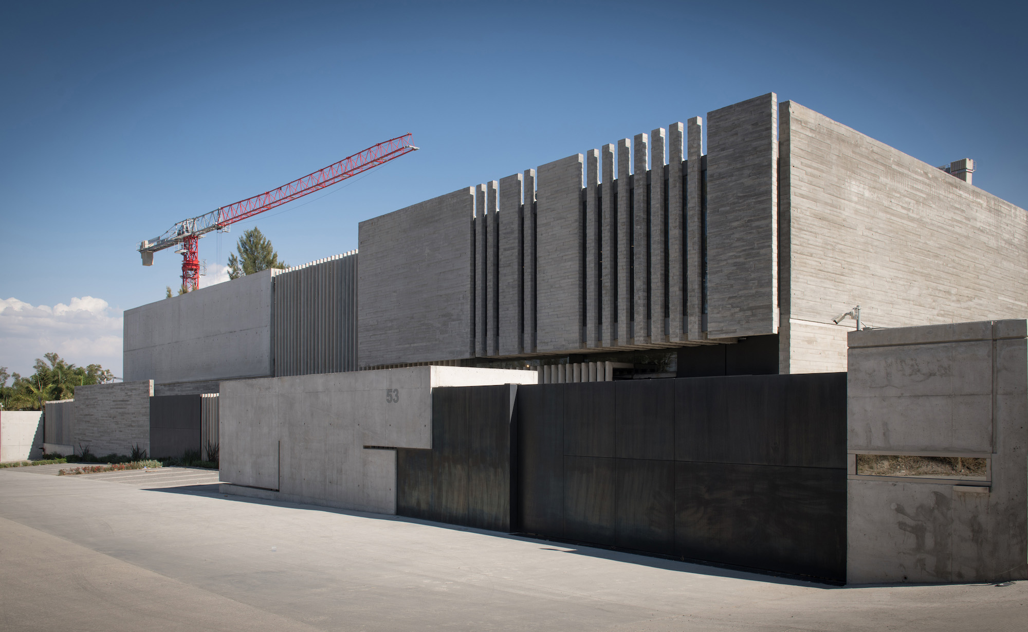 Anteus Constructora Headquarters by Ricardo Yslas Gámez Arquitectos ...