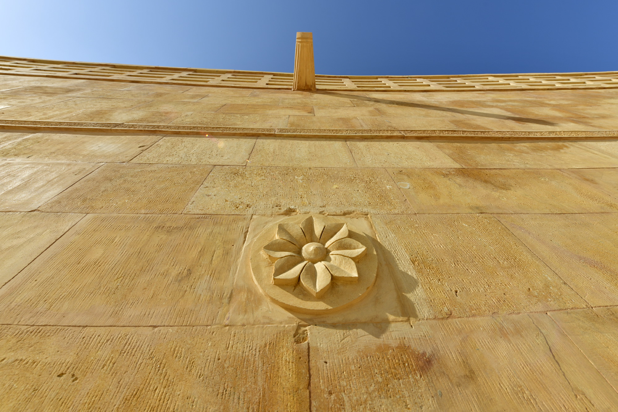 The Rajkumari Ratnavati Girl's School by Diana Kellogg Architects ...