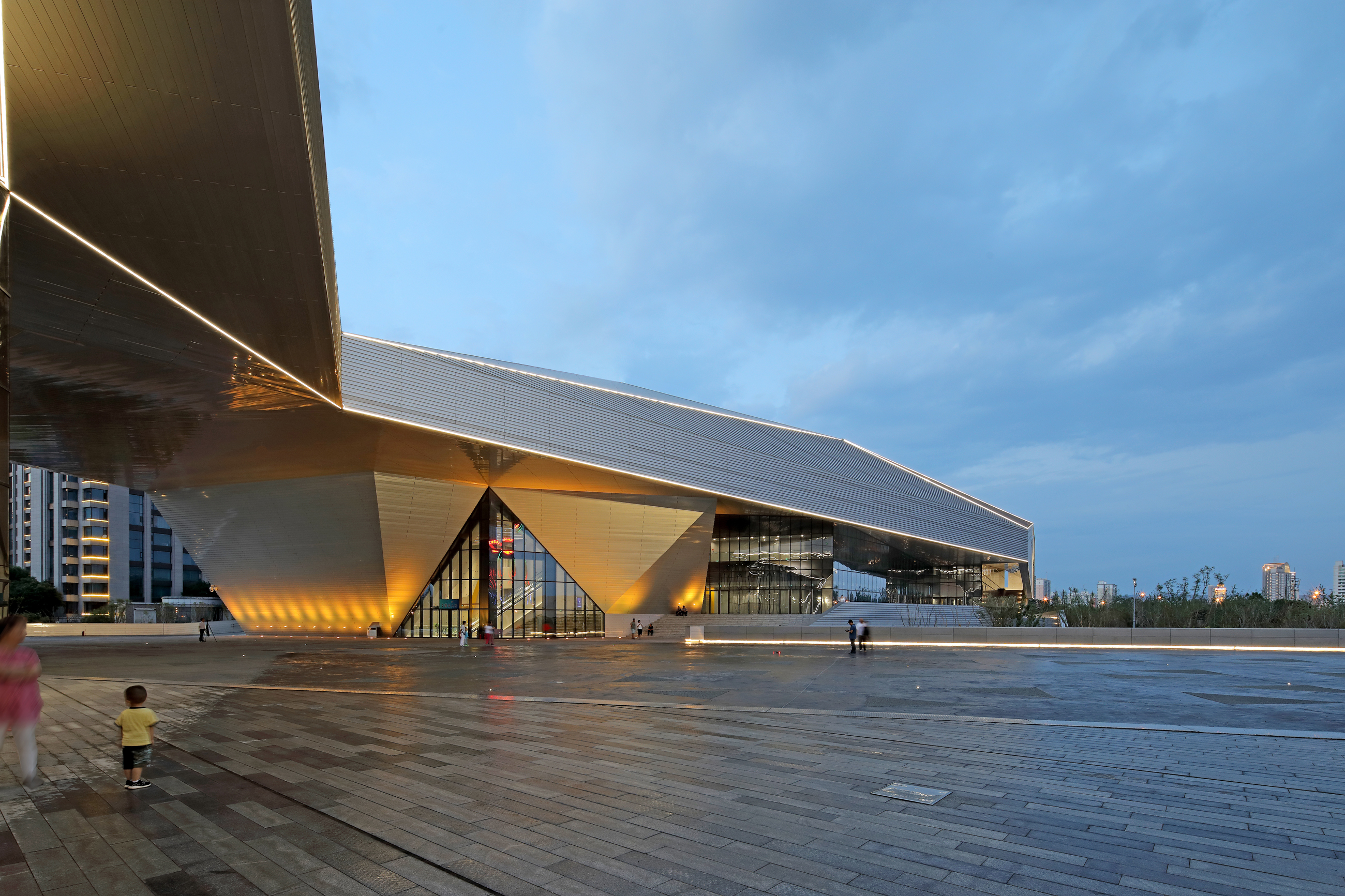 Taiyuan Binhe Sports Center Renovation by China Architecture Design ...