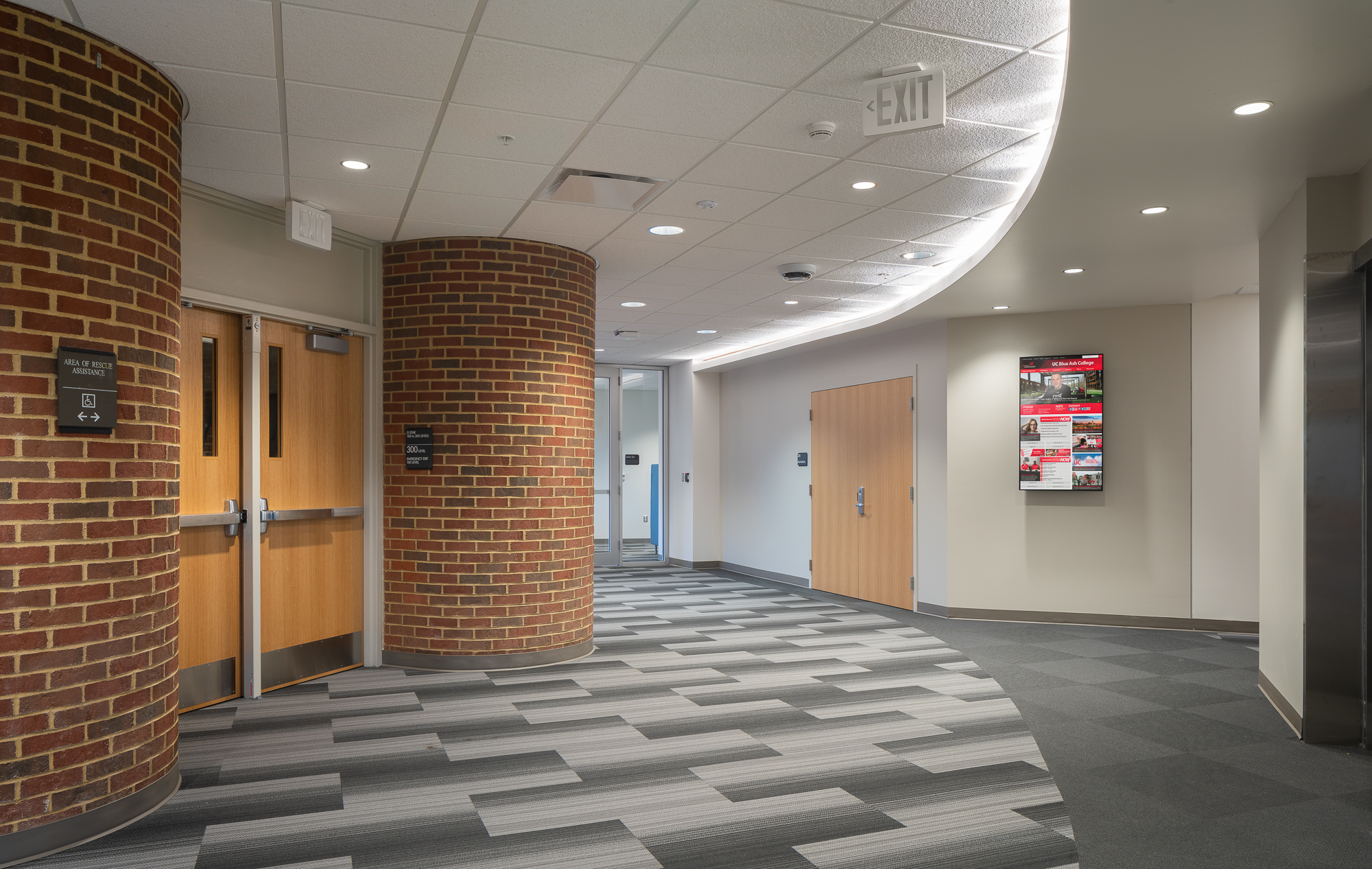 University of Cincinnati Blue Ash Muntz Hall by emersion DESIGN ...