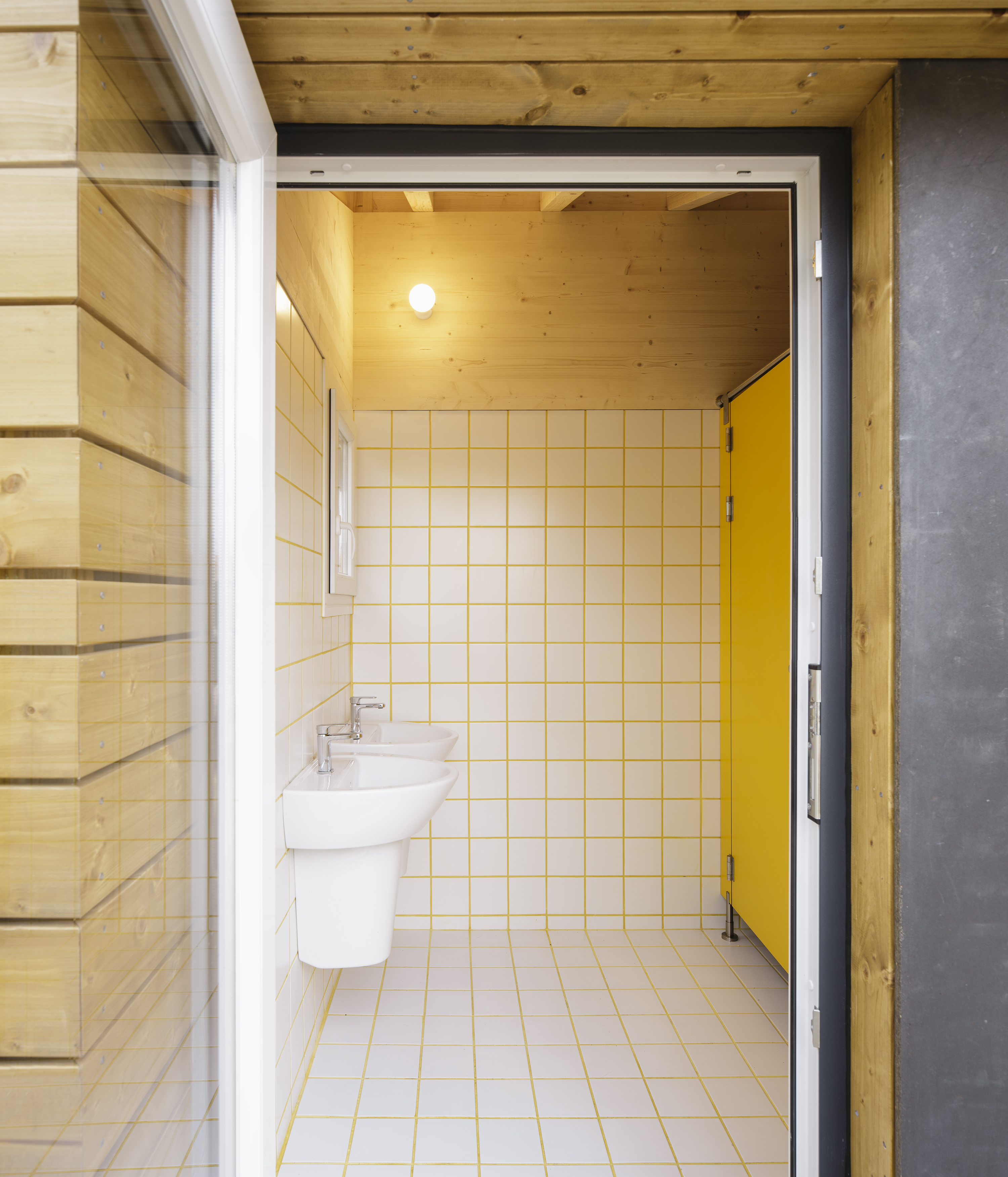 Study Rooms of the International School of Palmela by Estúdio AMATAM ...