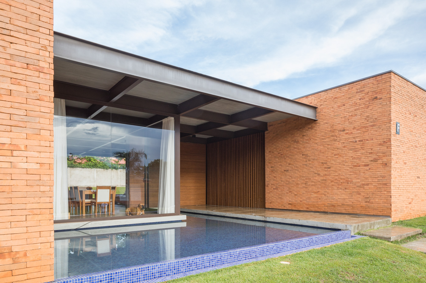 2x2 House by Mínimo Arquitetura e Design - Architizer