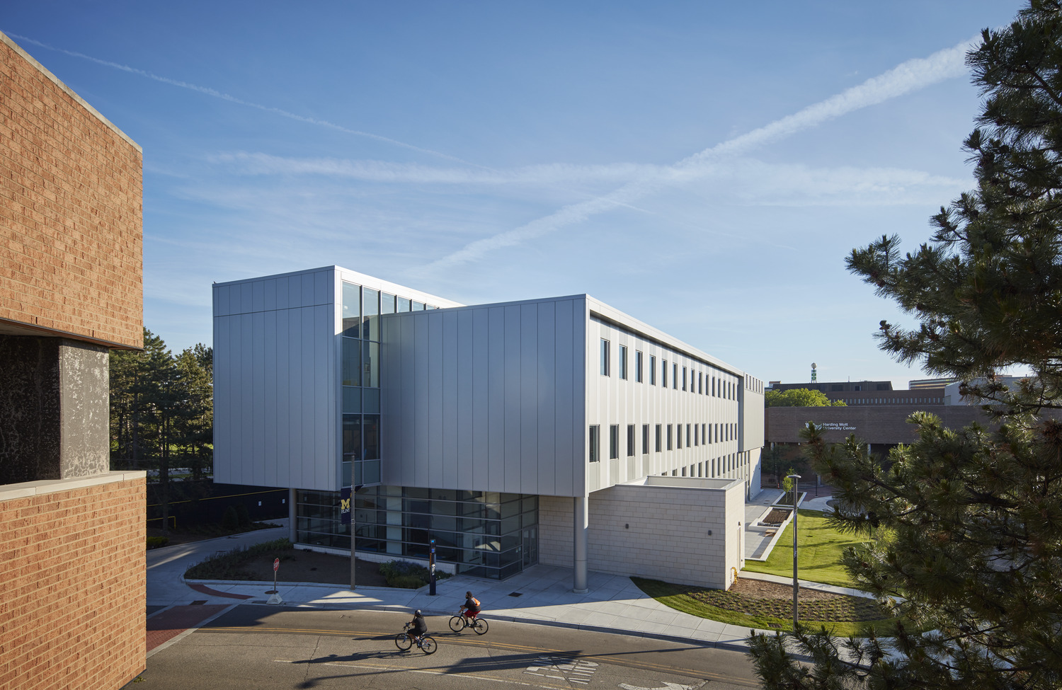 University of Michigan-Flint Murchie Science Building by HED - Architizer