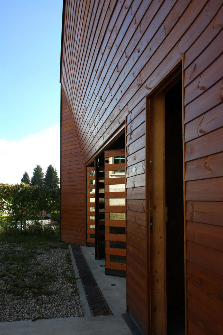 LOW BUILDING by Studio 3Mark - Architizer