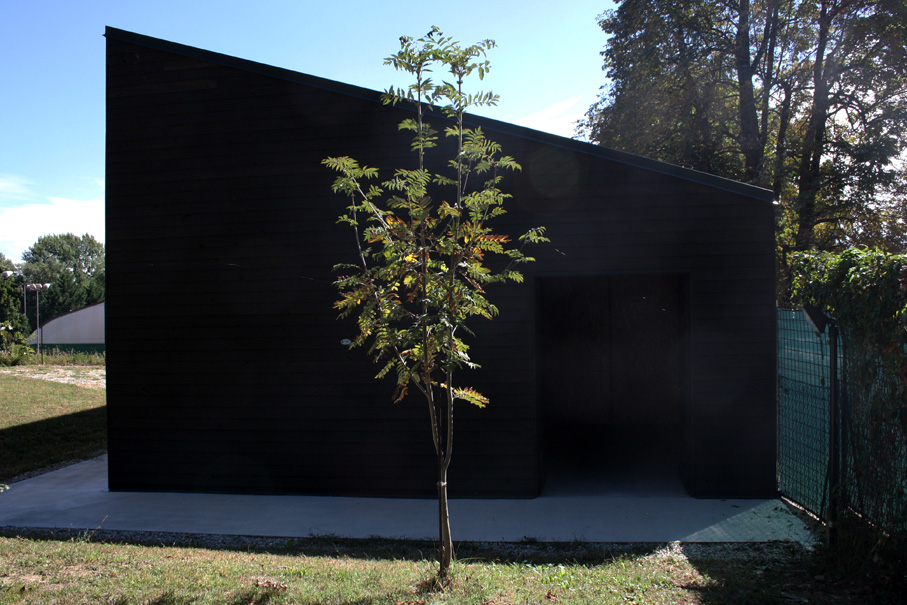 LOW BUILDING by Studio 3Mark - Architizer