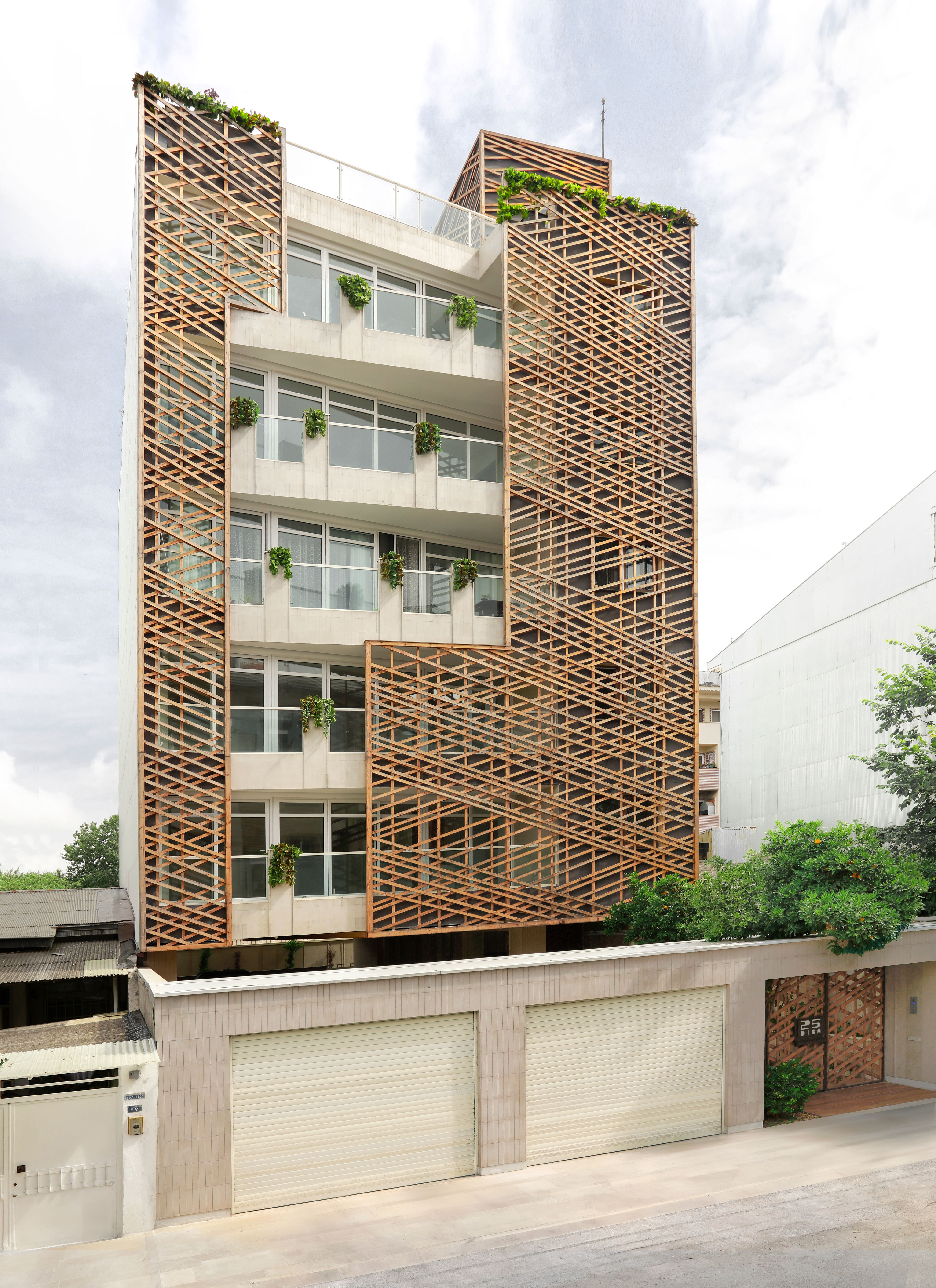 An apartment based on vernacular architecture by Pejman Tayebi ...