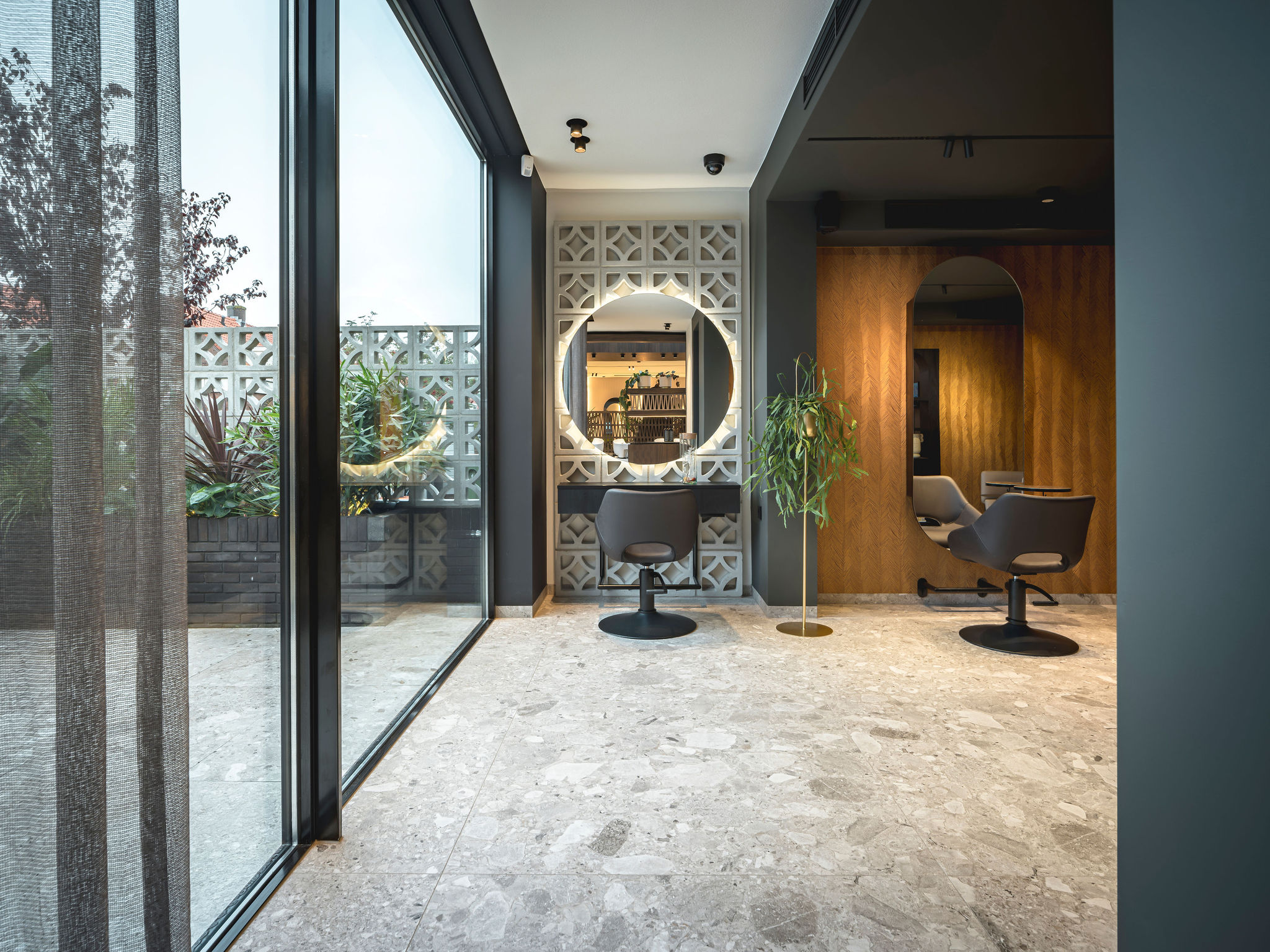 Brutal salon, Bosman Alkmaar by Jeroen de Nijs bni Architect-Interior ...