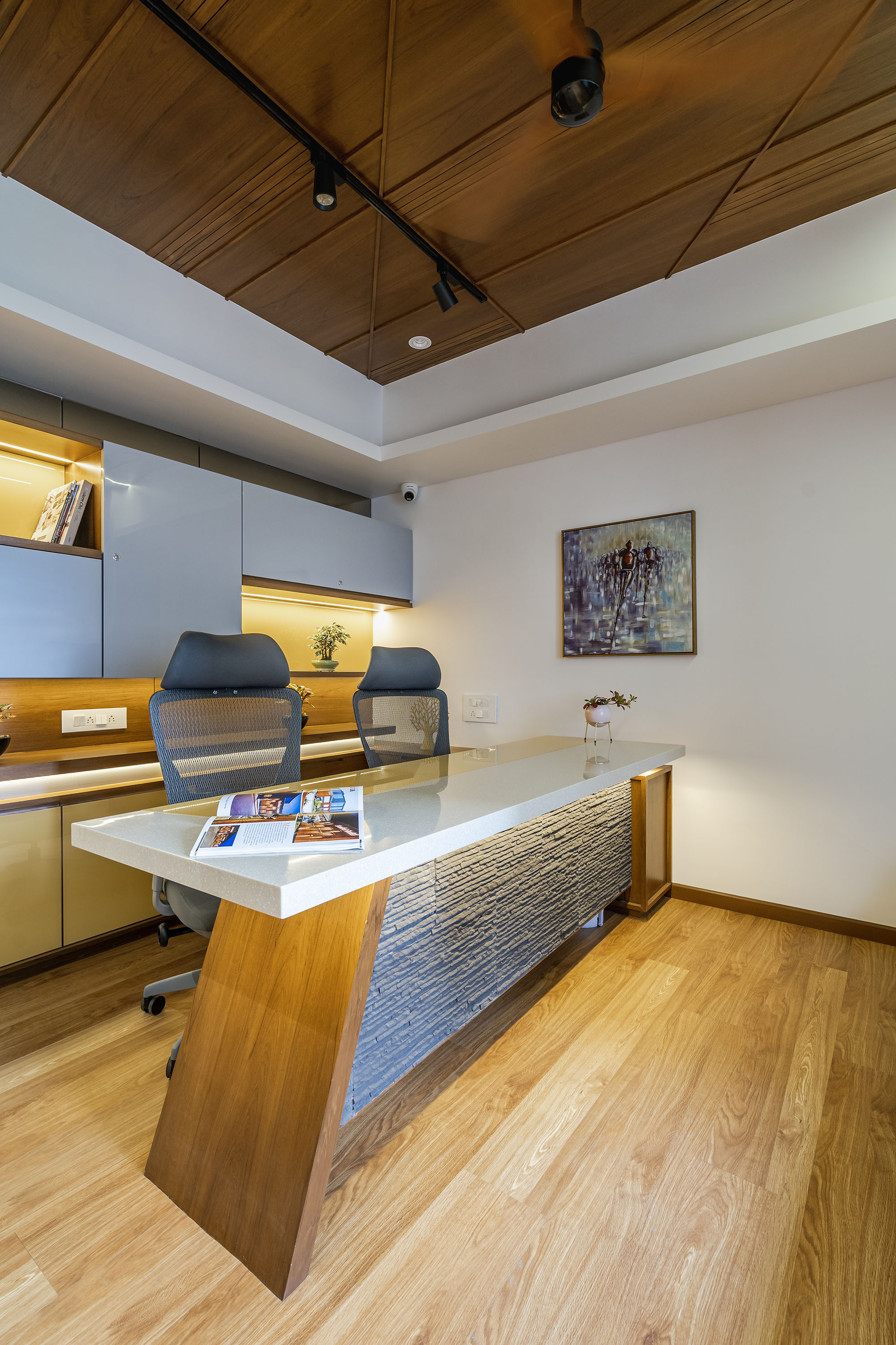 Corporate Office Interior Design at Gala Empire, Ahmedabad by Prashant ...