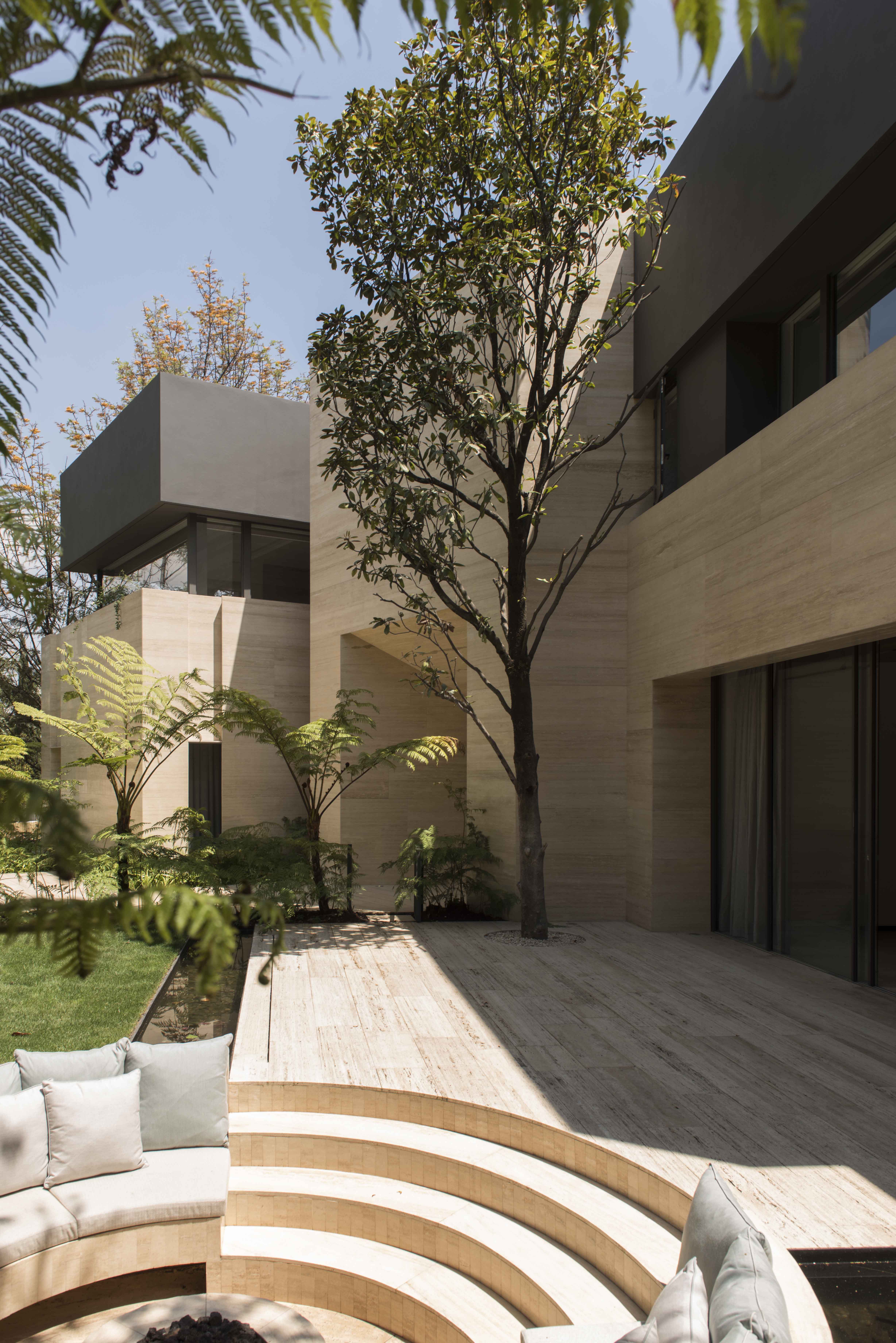 Magnolia House // Ezequiel Farca Studio | ARCHCOD