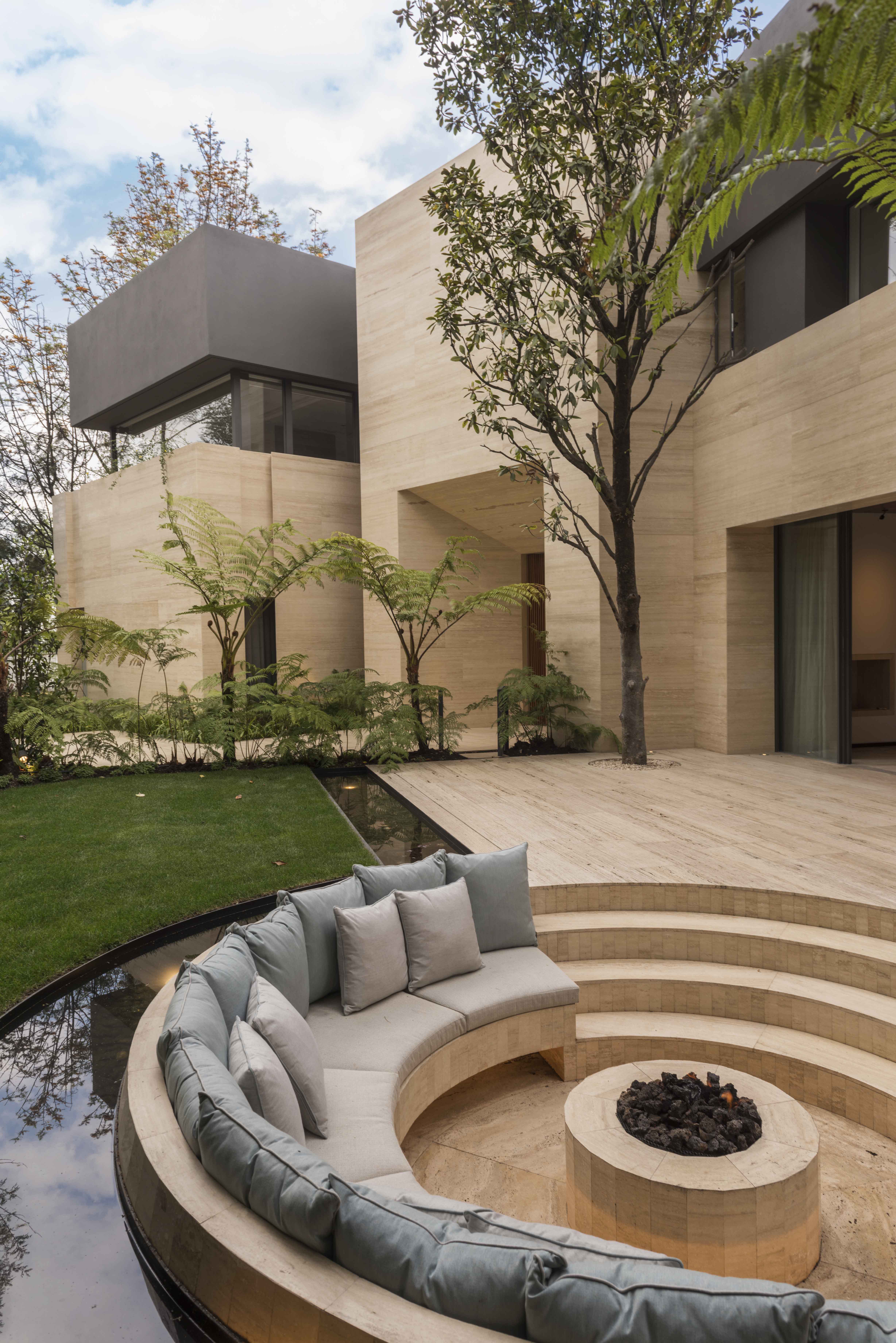 Magnolia House // Ezequiel Farca Studio | ARCHCOD