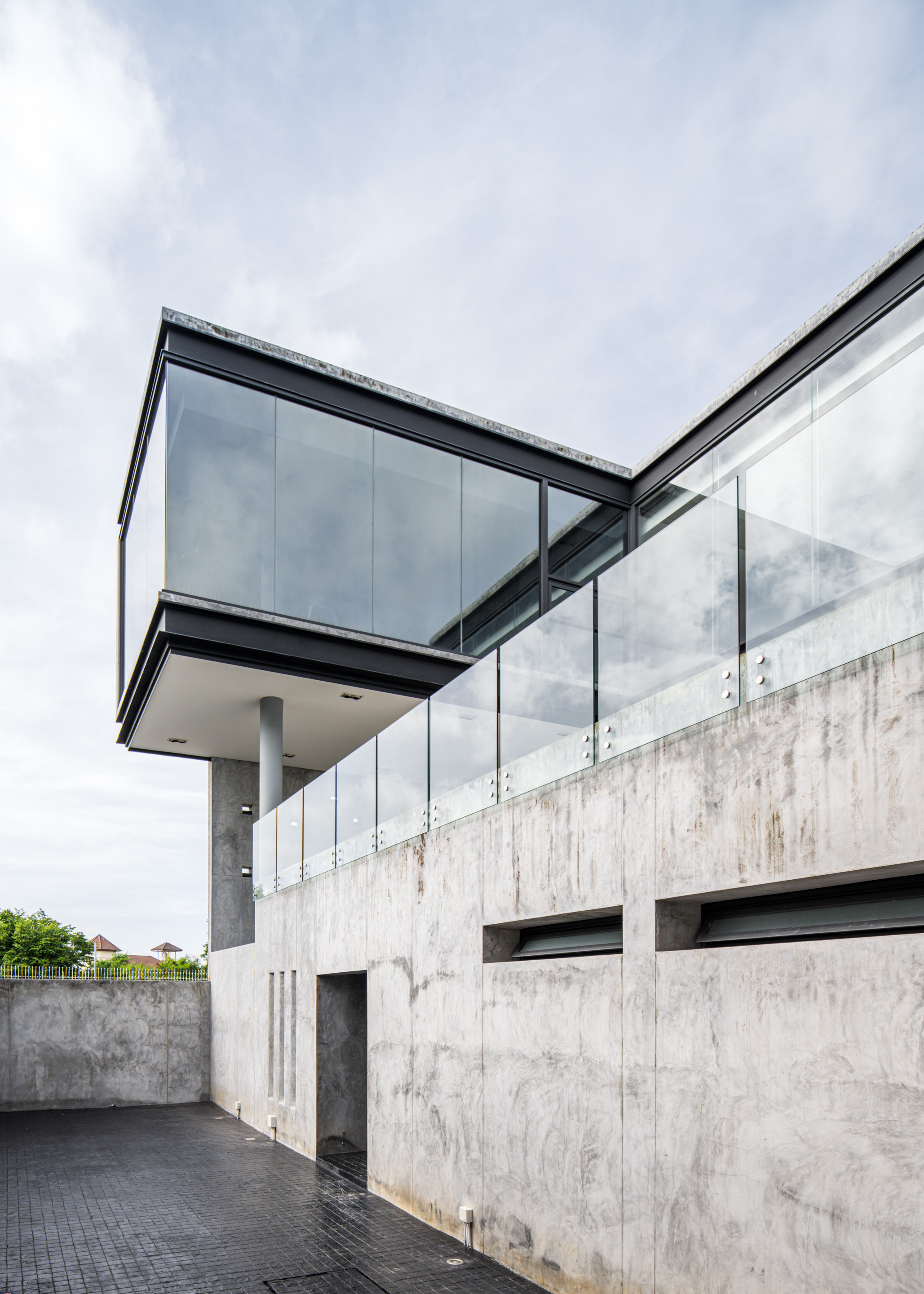 Piticharoenkit Residence by VIVE Design Studio - Architizer