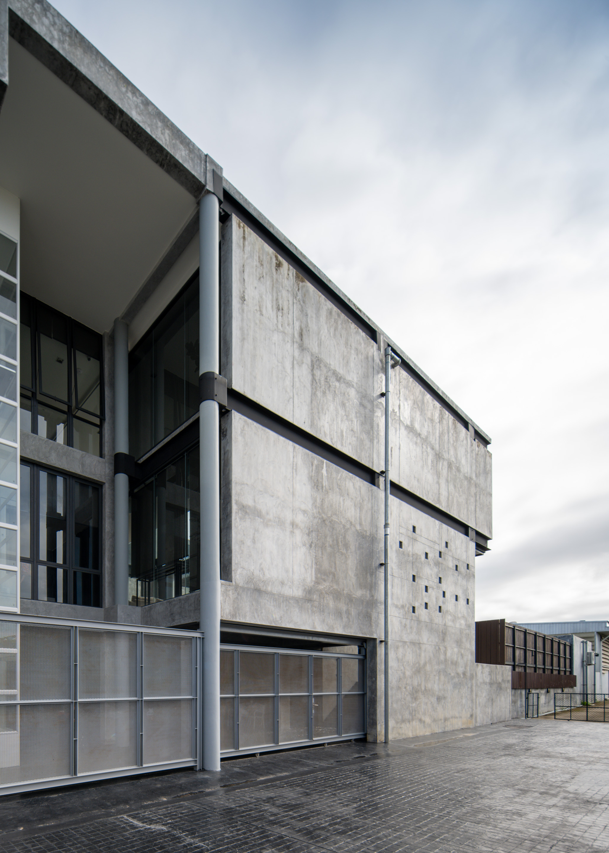 Piticharoenkit Residence // VIVE Design Studio | ARCHCOD