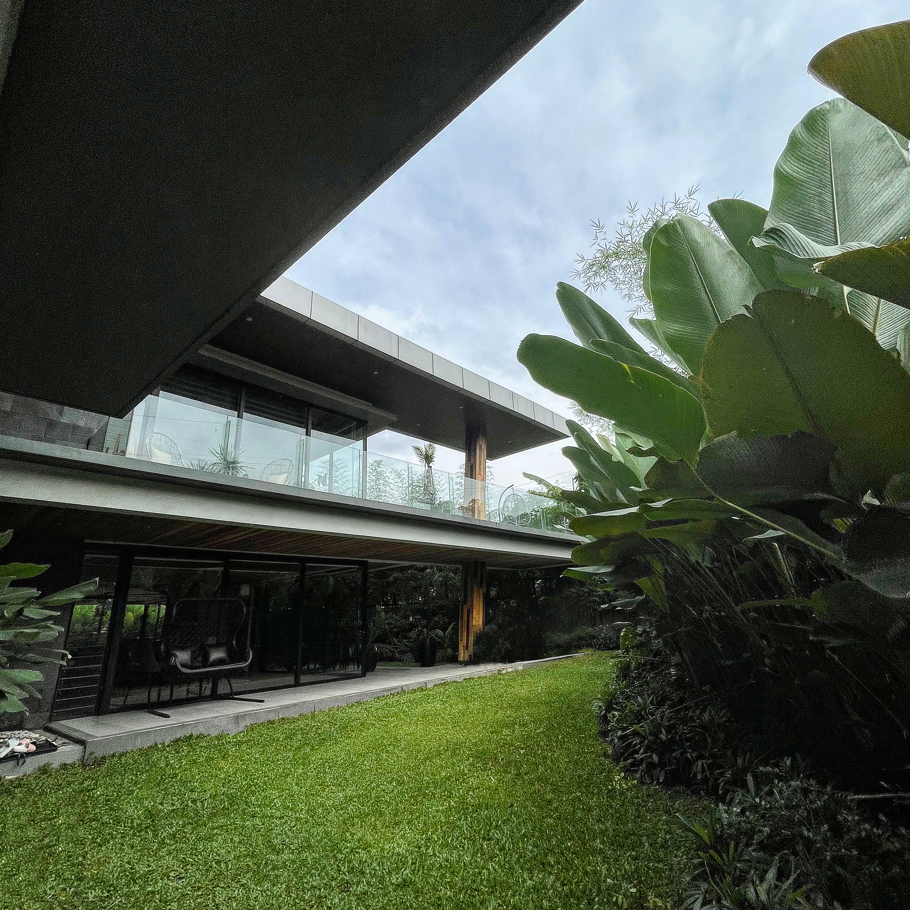 ''𝗕𝗔𝗛𝗔𝗬 𝗡𝗔 𝗕𝗔𝗧𝗢'' 𝗦𝘁𝗼𝗻𝗲 𝗮𝗻𝗱 𝗪𝗼𝗼𝗱 𝟮 𝗦𝘁𝗼𝗿𝗲𝘆 𝗩𝗶𝗹𝗹𝗮 - Architizer