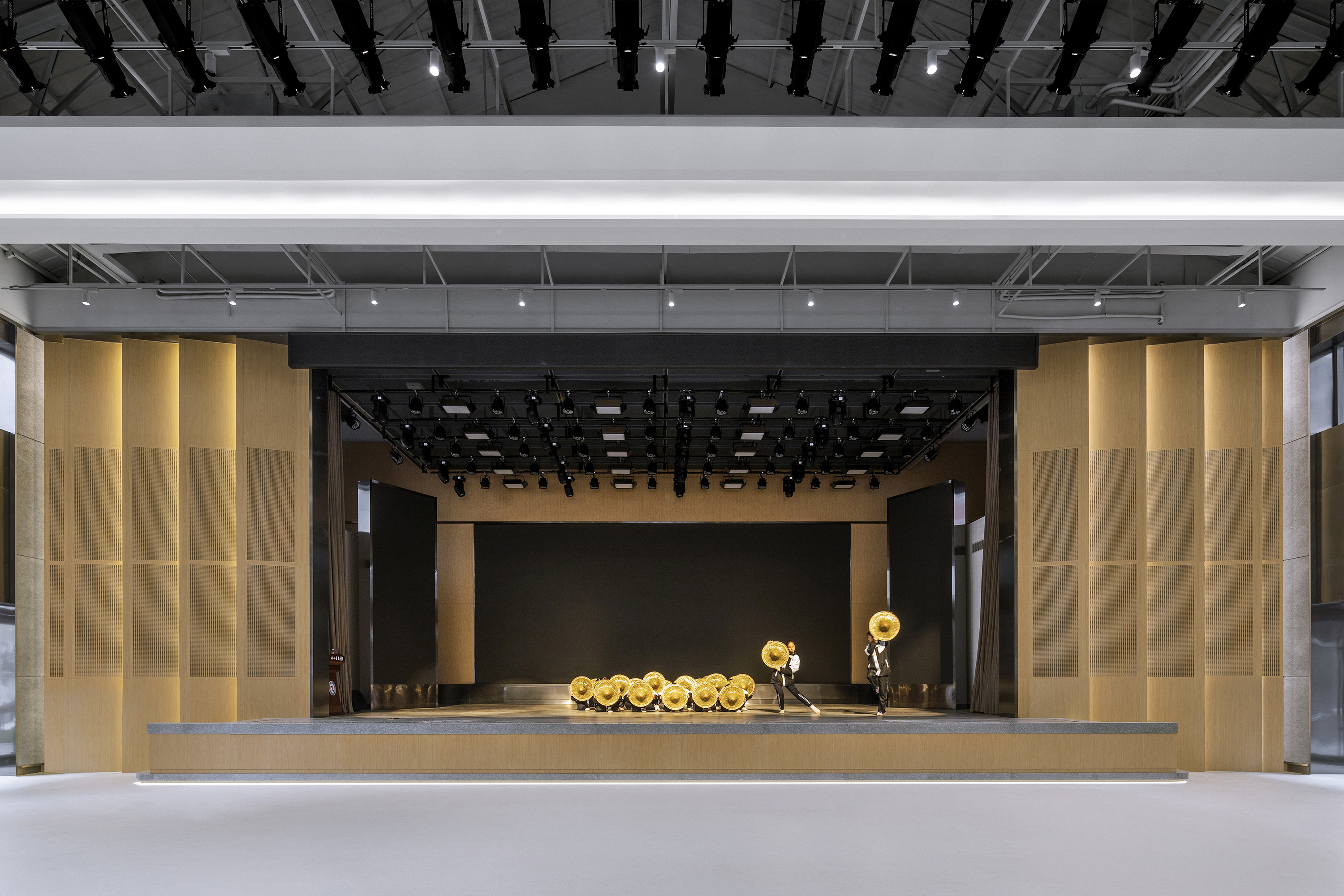 The Renovation of the Auditorium of Ankang Middle School by UUA (United ...