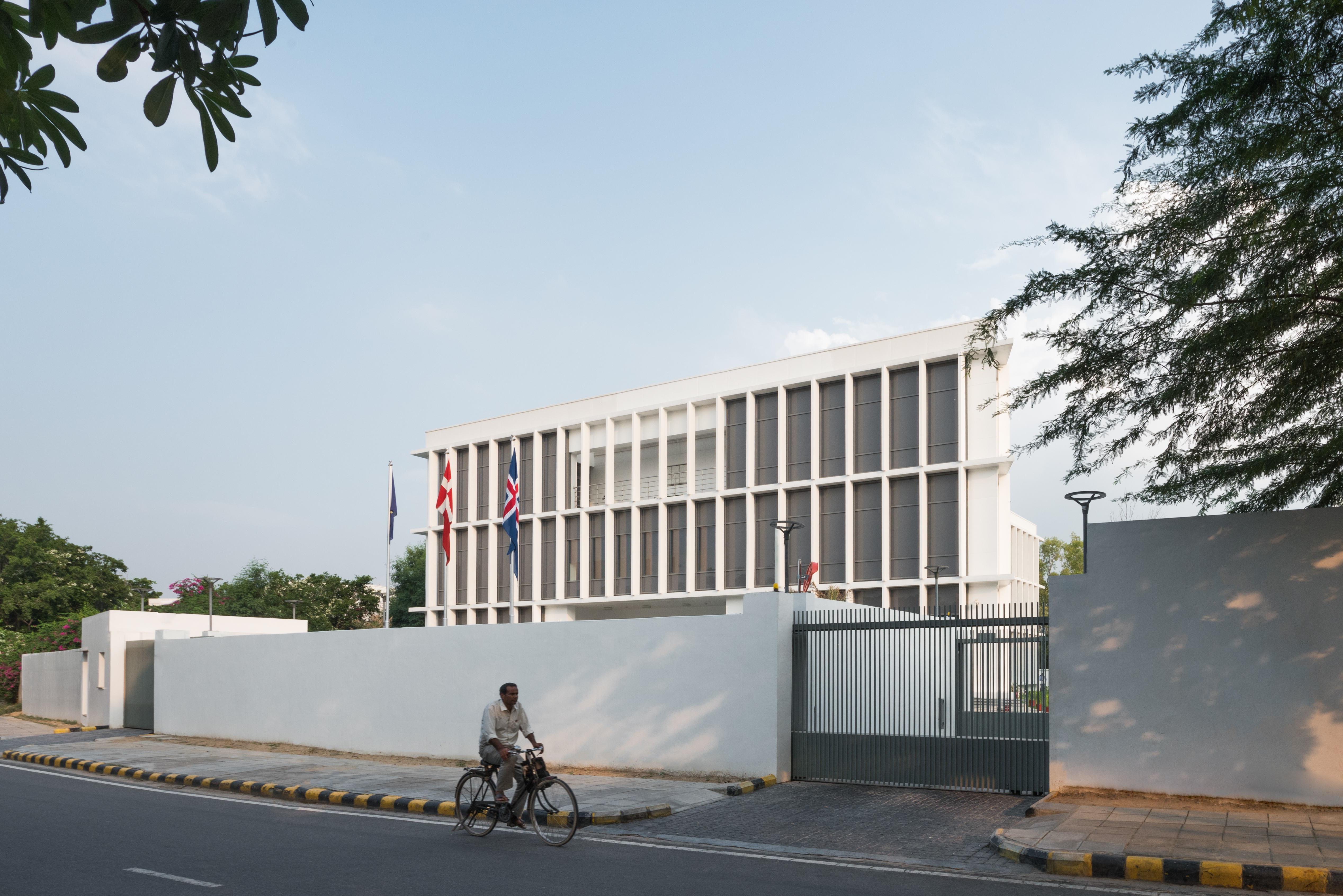 The Royal Danish Embassy in India by Vilhelm Lauritzen Architects ...
