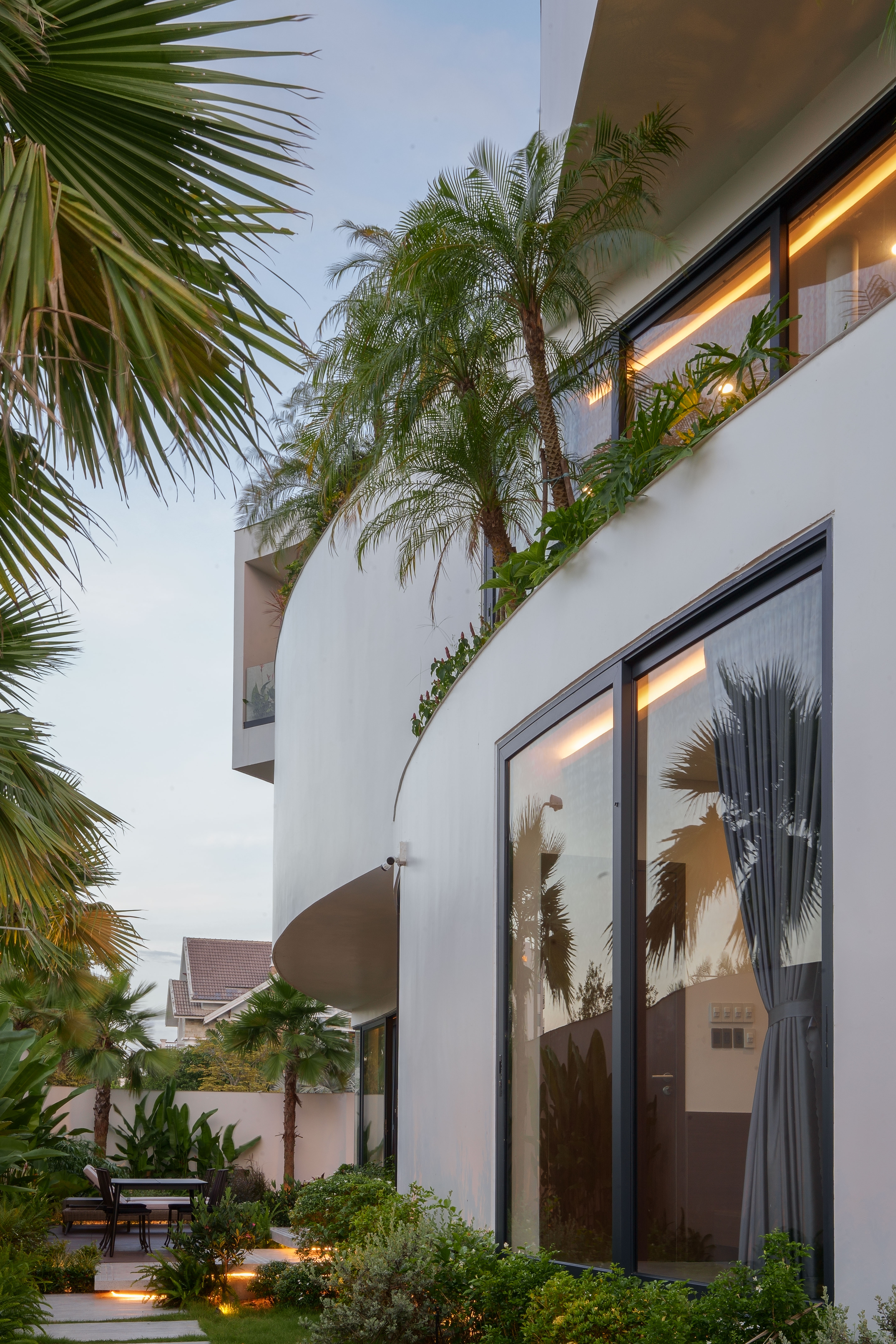 Waves House by 85 Design - Architizer