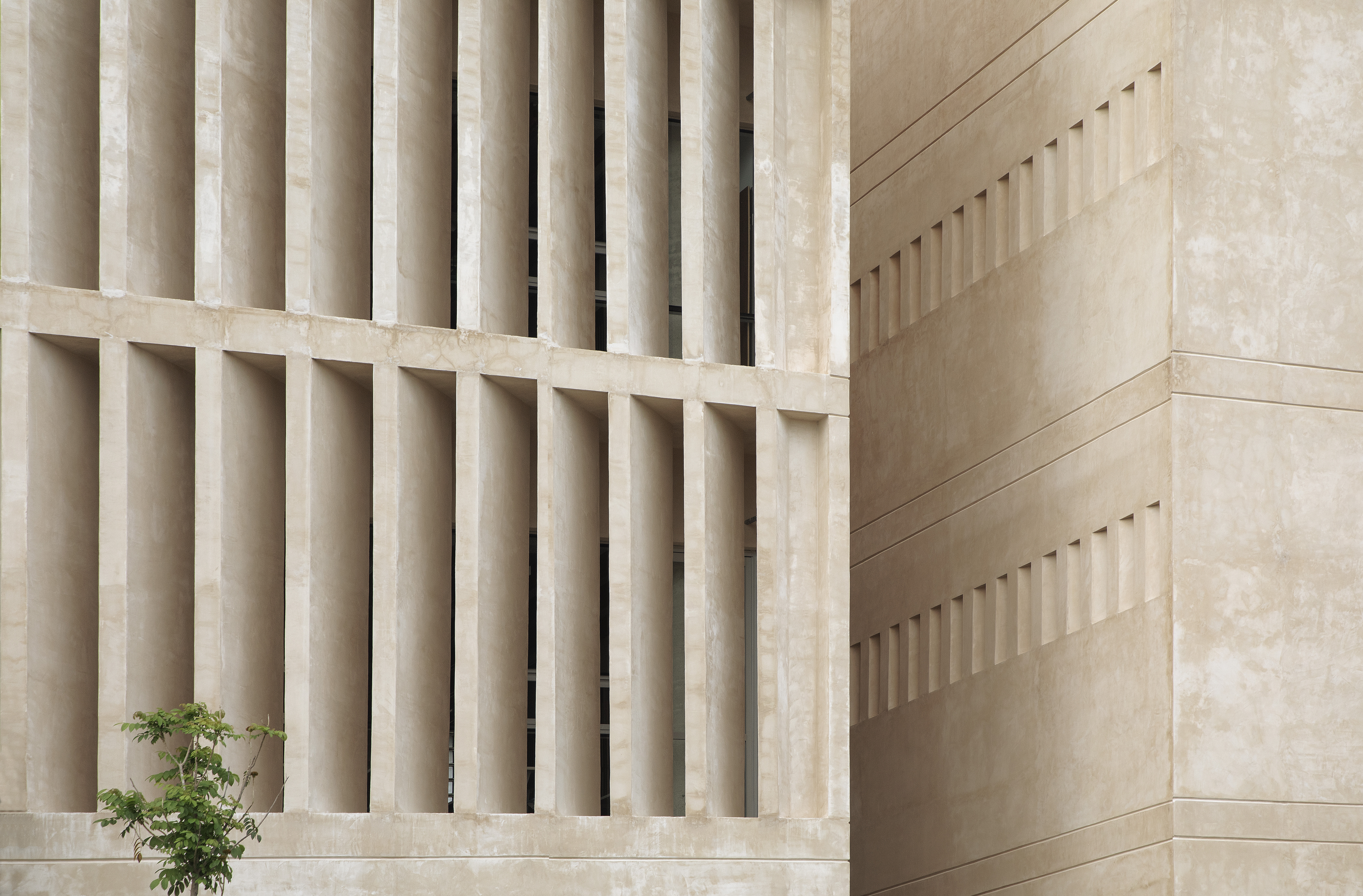 Escuela Bancaria y Comercial, EBC Campus Mérida by Ignacio Urquiza ...