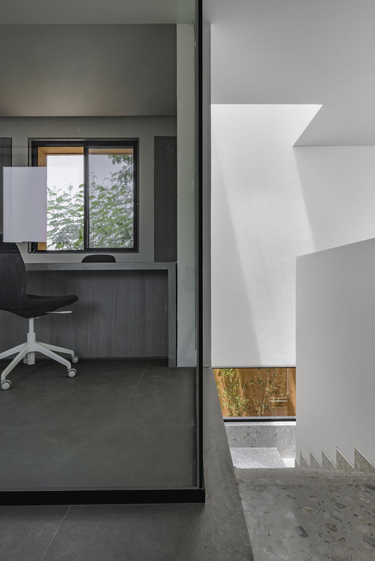 red+white office by KARAN DARDA ARCHITECTS - Architizer