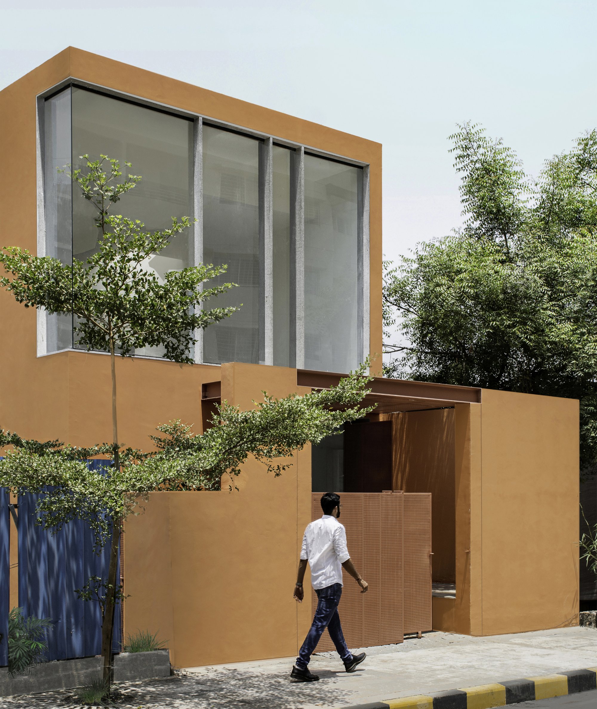 red+white office by KARAN DARDA ARCHITECTS - Architizer