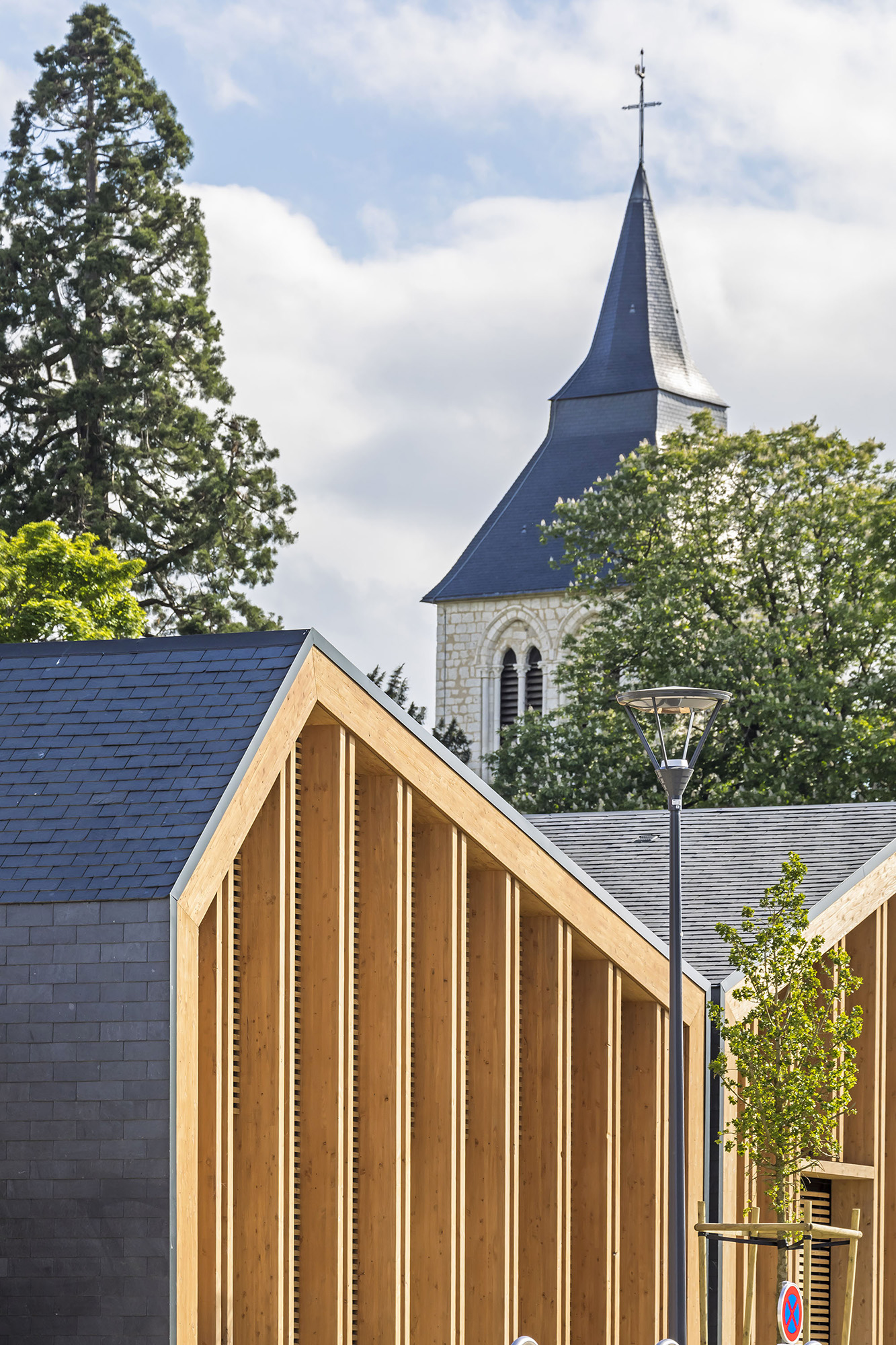 Contemporary archetype for the school of Heudebouville by HEMAA ...