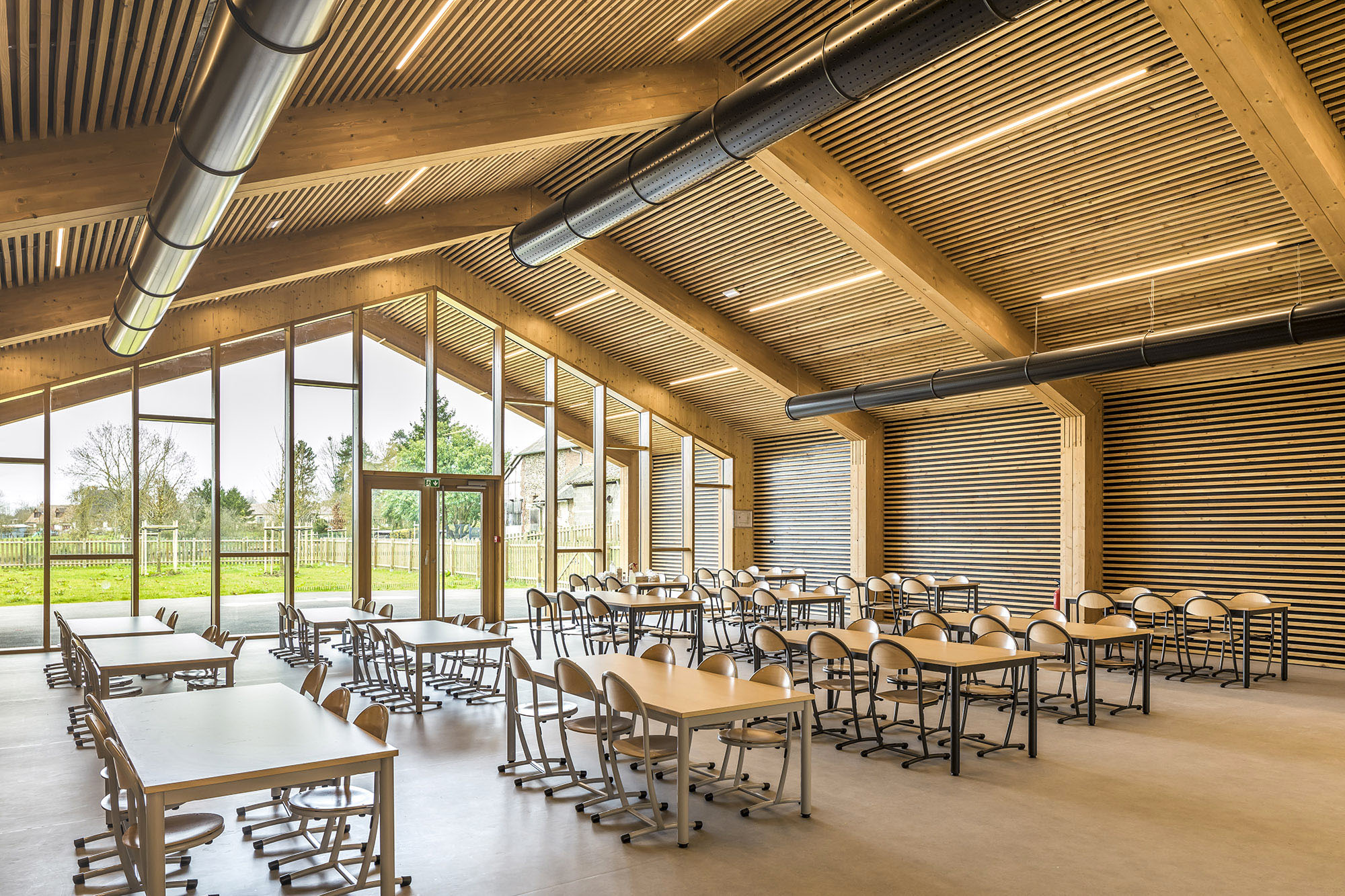 Contemporary archetype for the school of Heudebouville by HEMAA ...