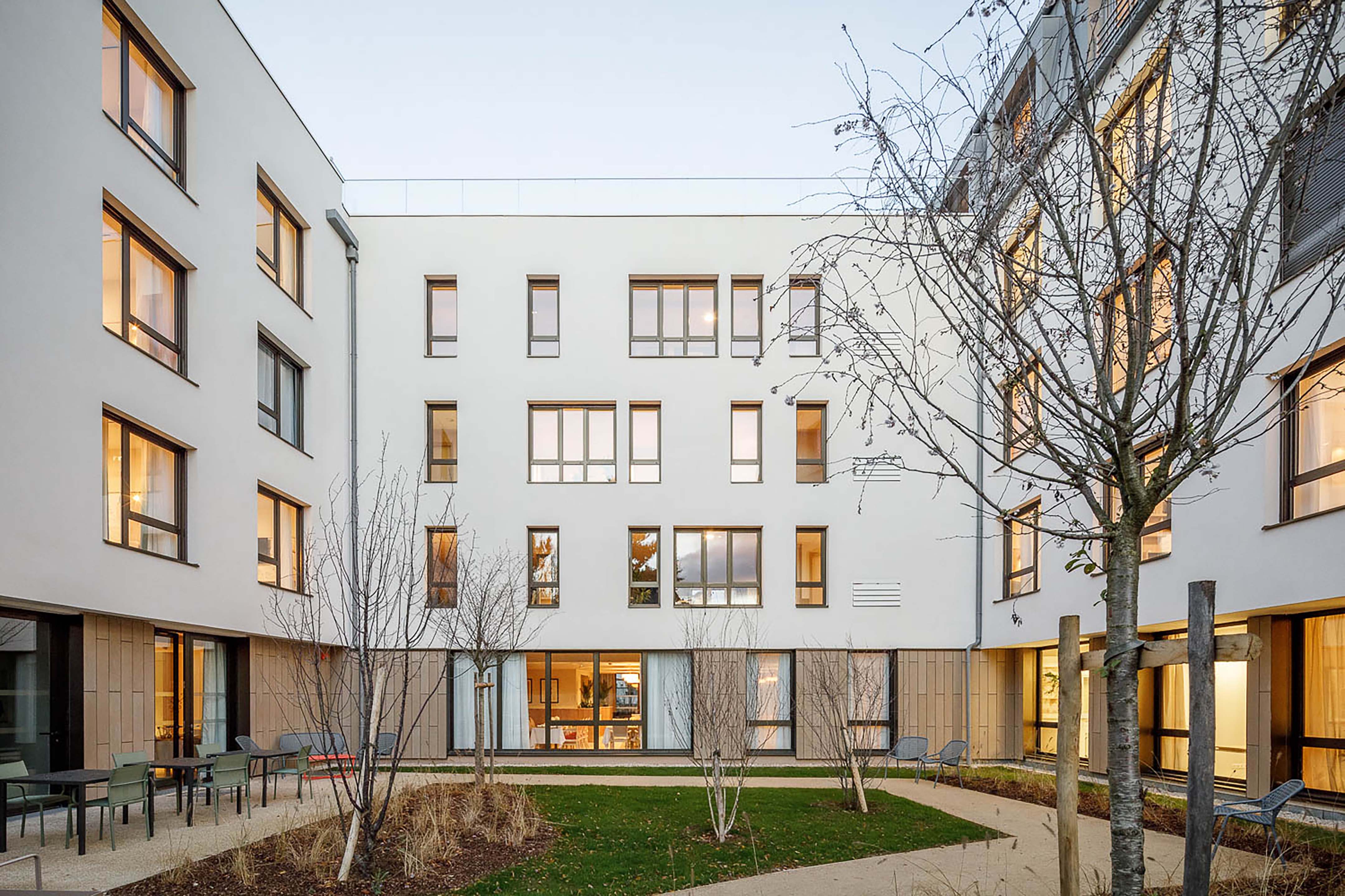 Residential facility for dependent elderly people with 94 beds and 6 ...