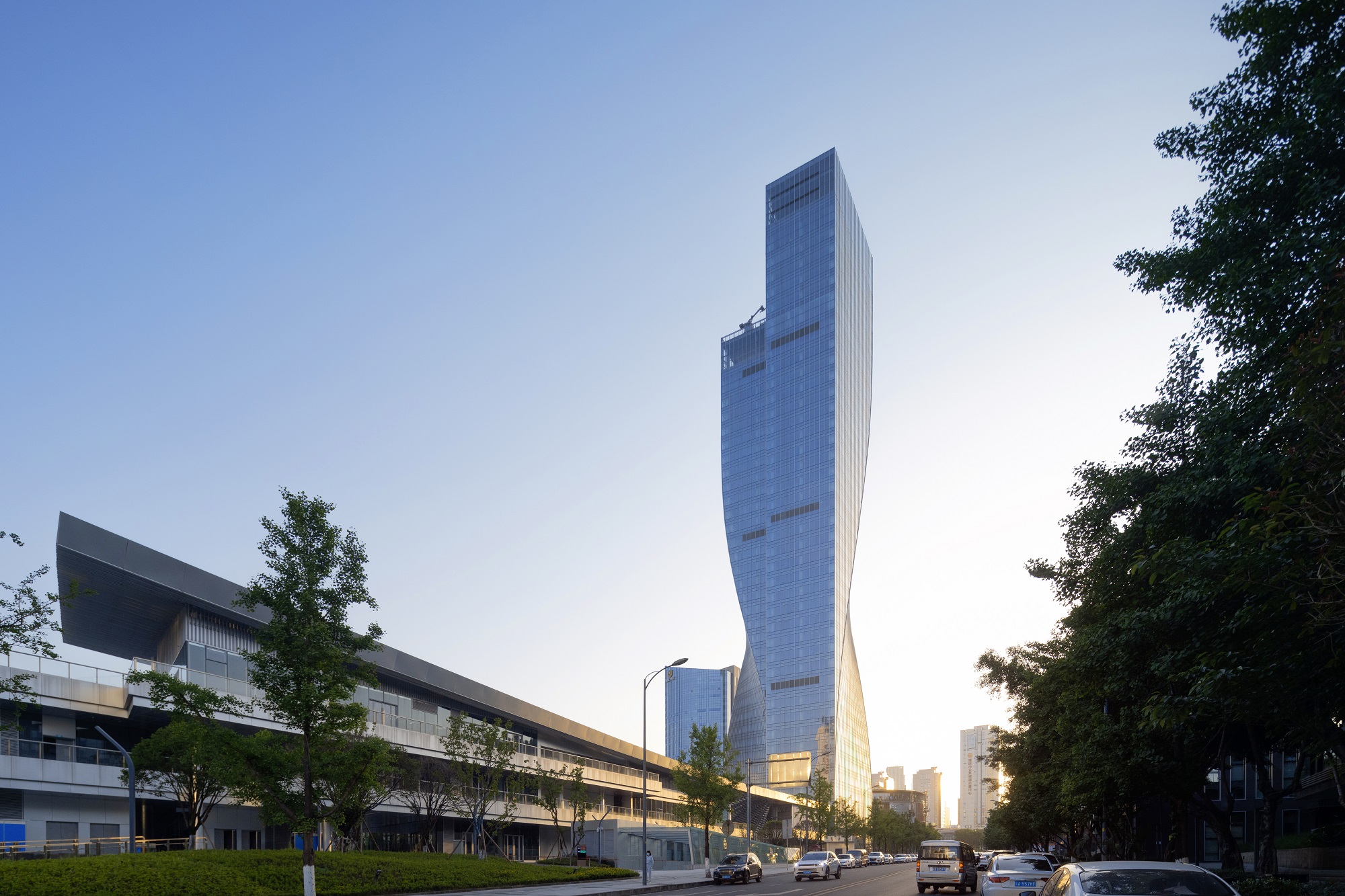 Aedas Completed World-class Twisting Tower in Chongqing, Glowing in ...