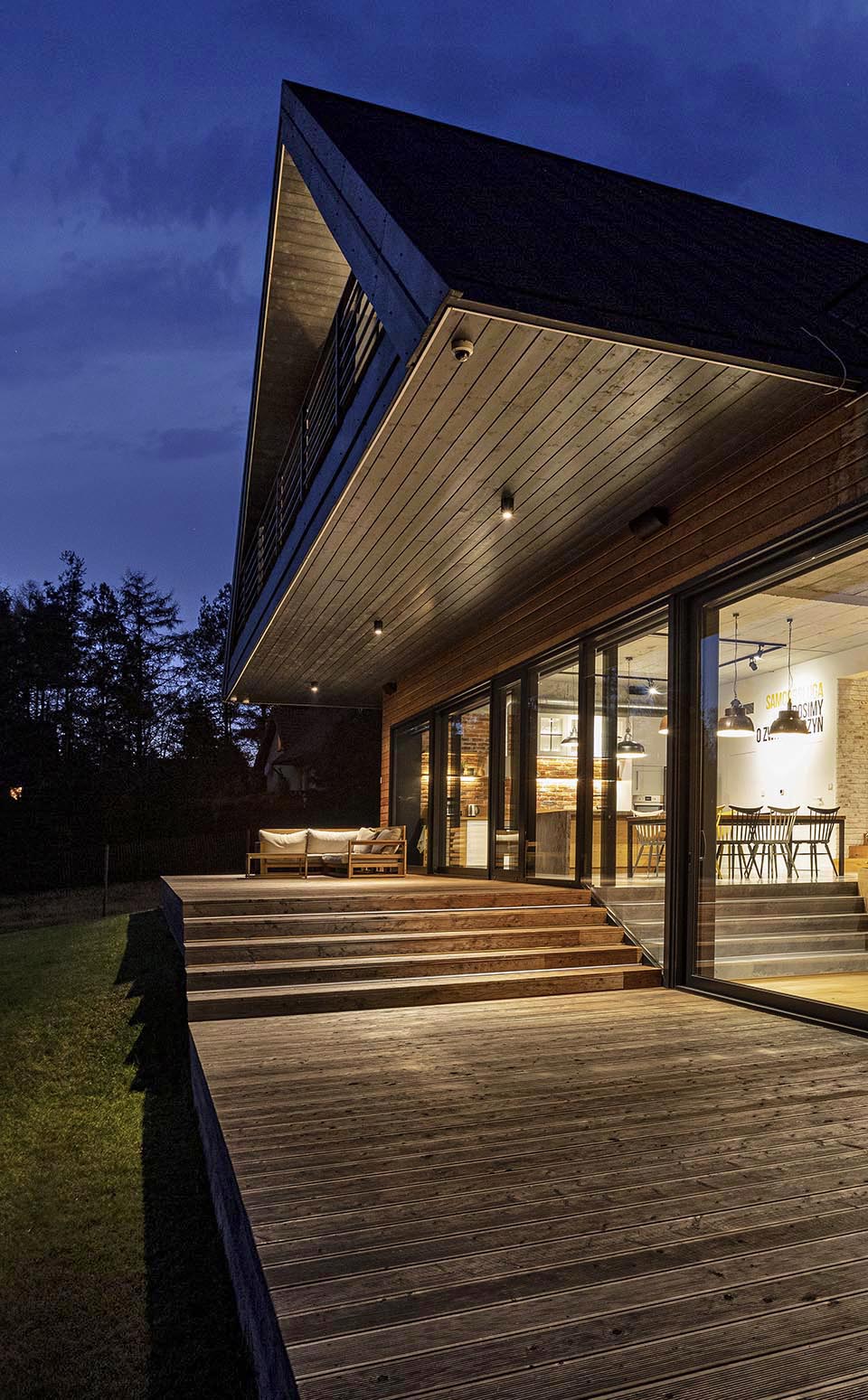 The Lesser Polish Eaves Cottage by BXB studio Boguslaw Barnas - Architizer