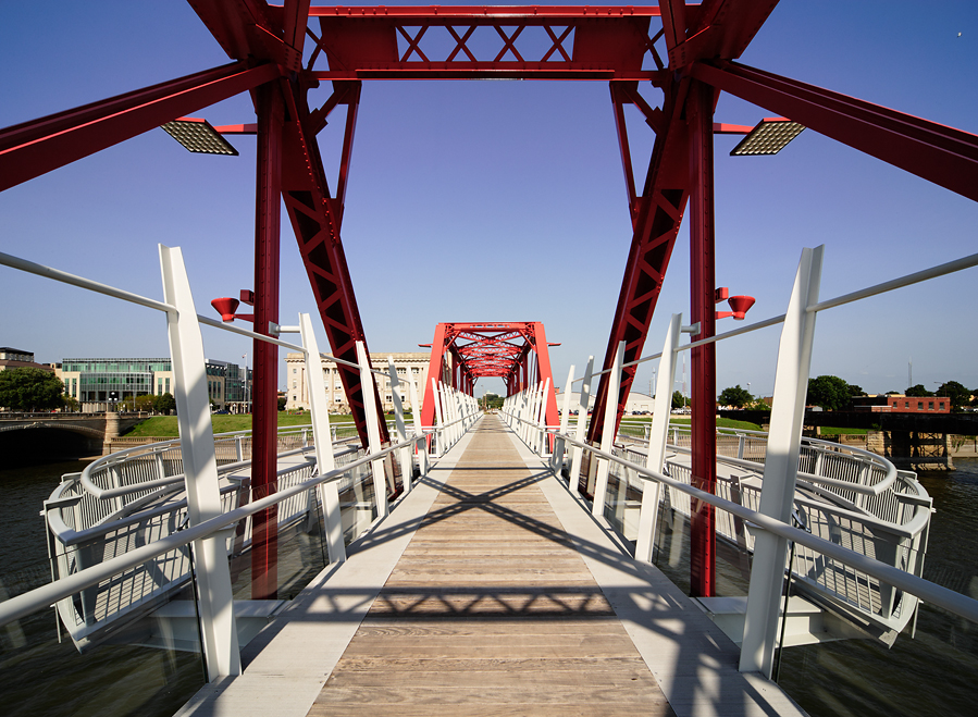 Des Moines Union Railway Bridge by Safdie Rabines Architects - Architizer