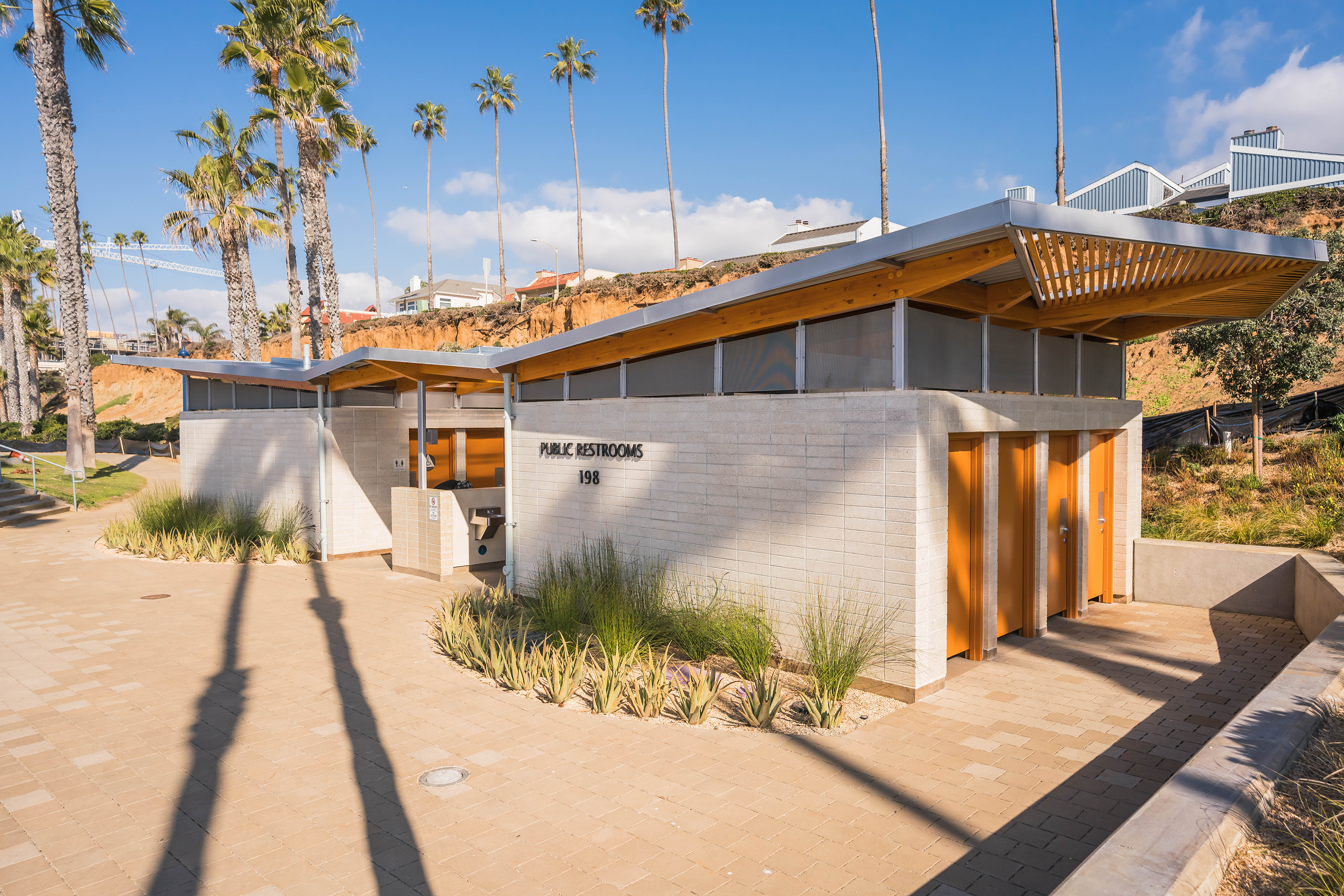 Oceanside Beach Facilities | Tyson Street by Safdie Rabines Architects ...