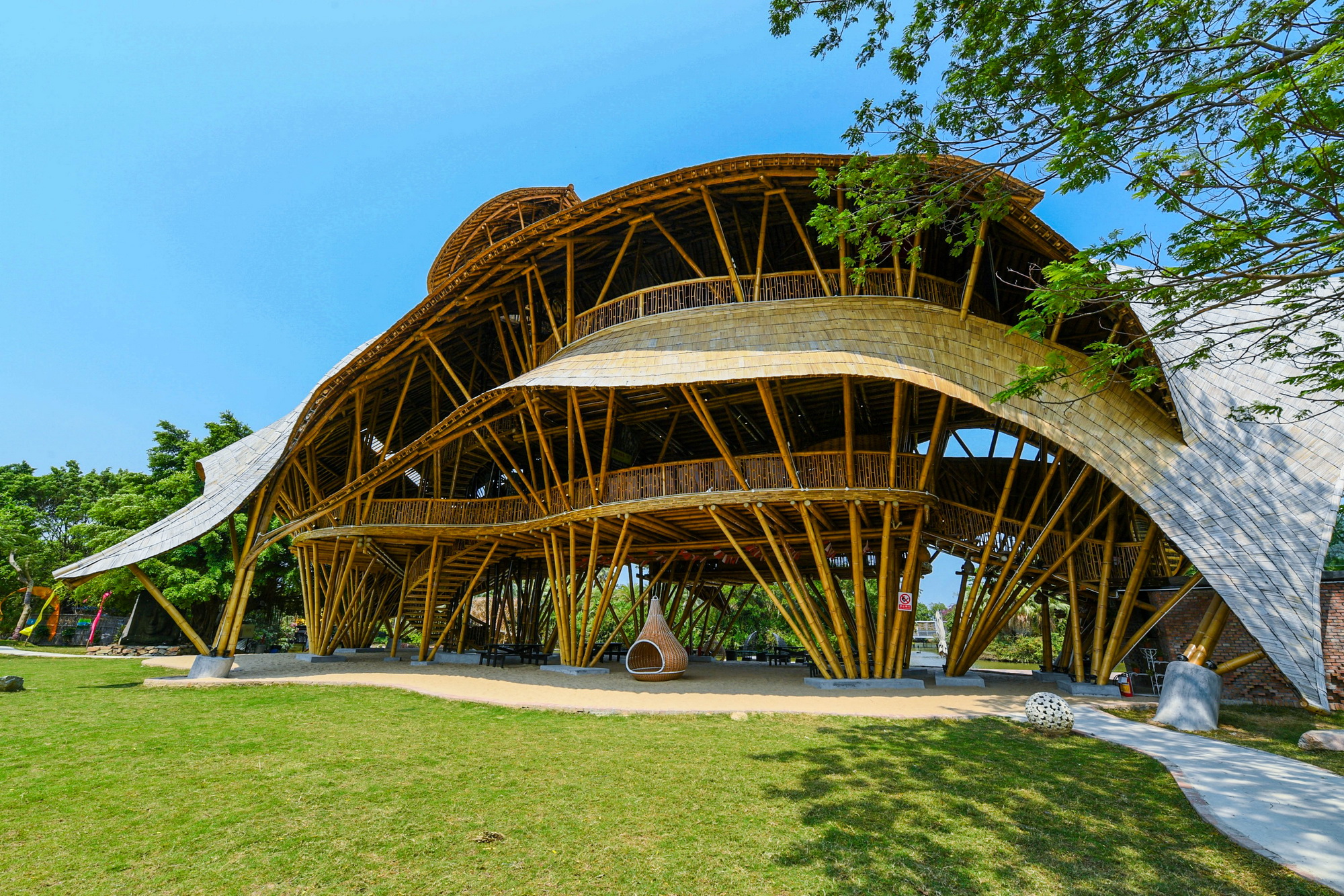 The Indonesian Culture, Tourism, Commerce Exhibition Center of National ...