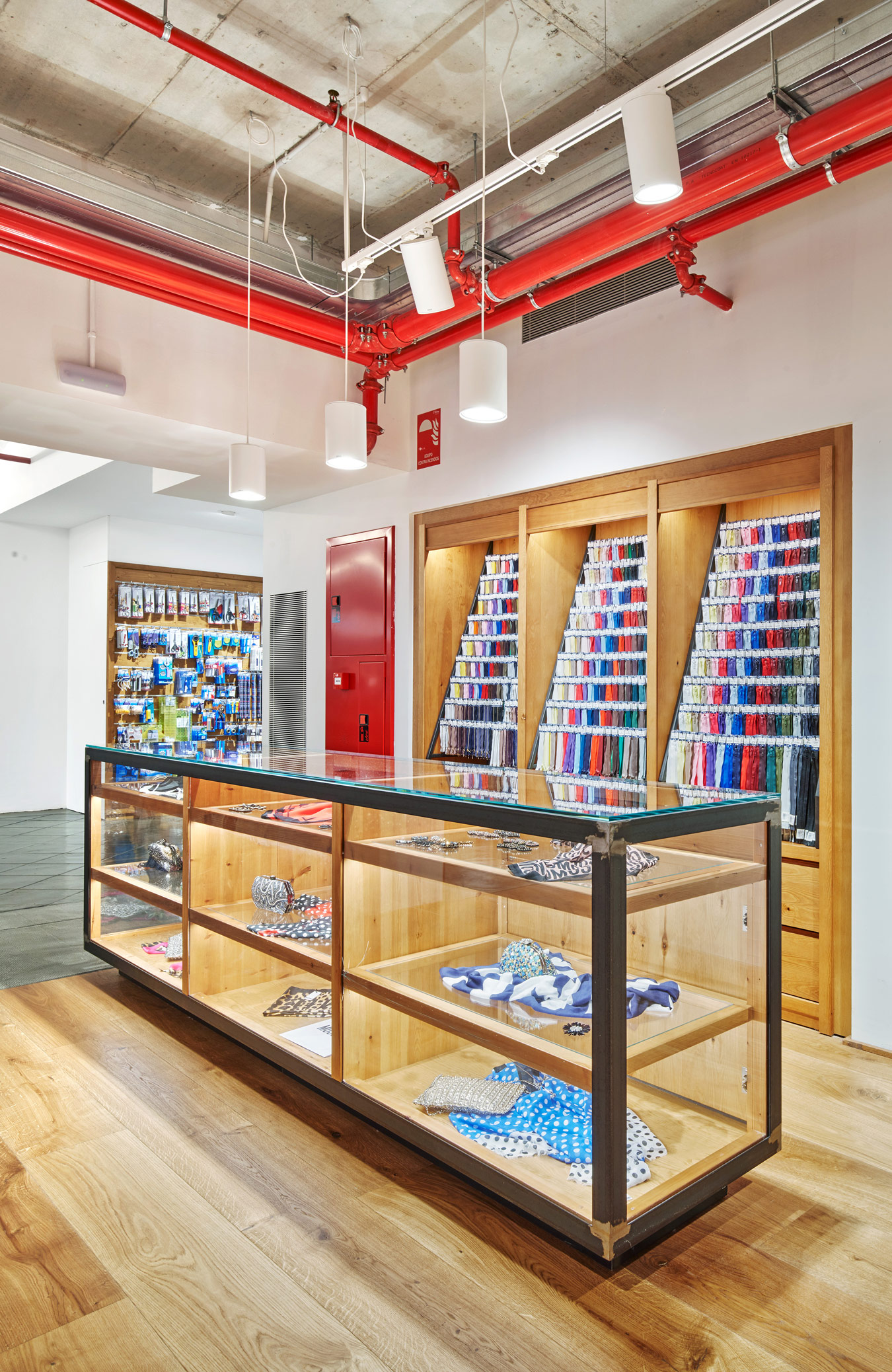 JL Store Barcelona by COMA Arquitectura - Architizer