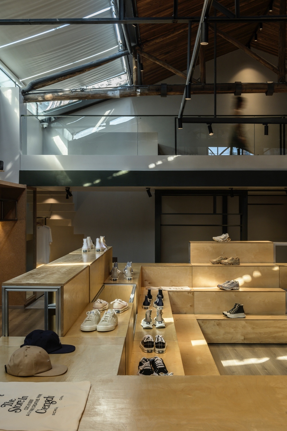 A Lab Under Vintage Roof: ALUMNI Chengdu Space Design by Fon Studio ...