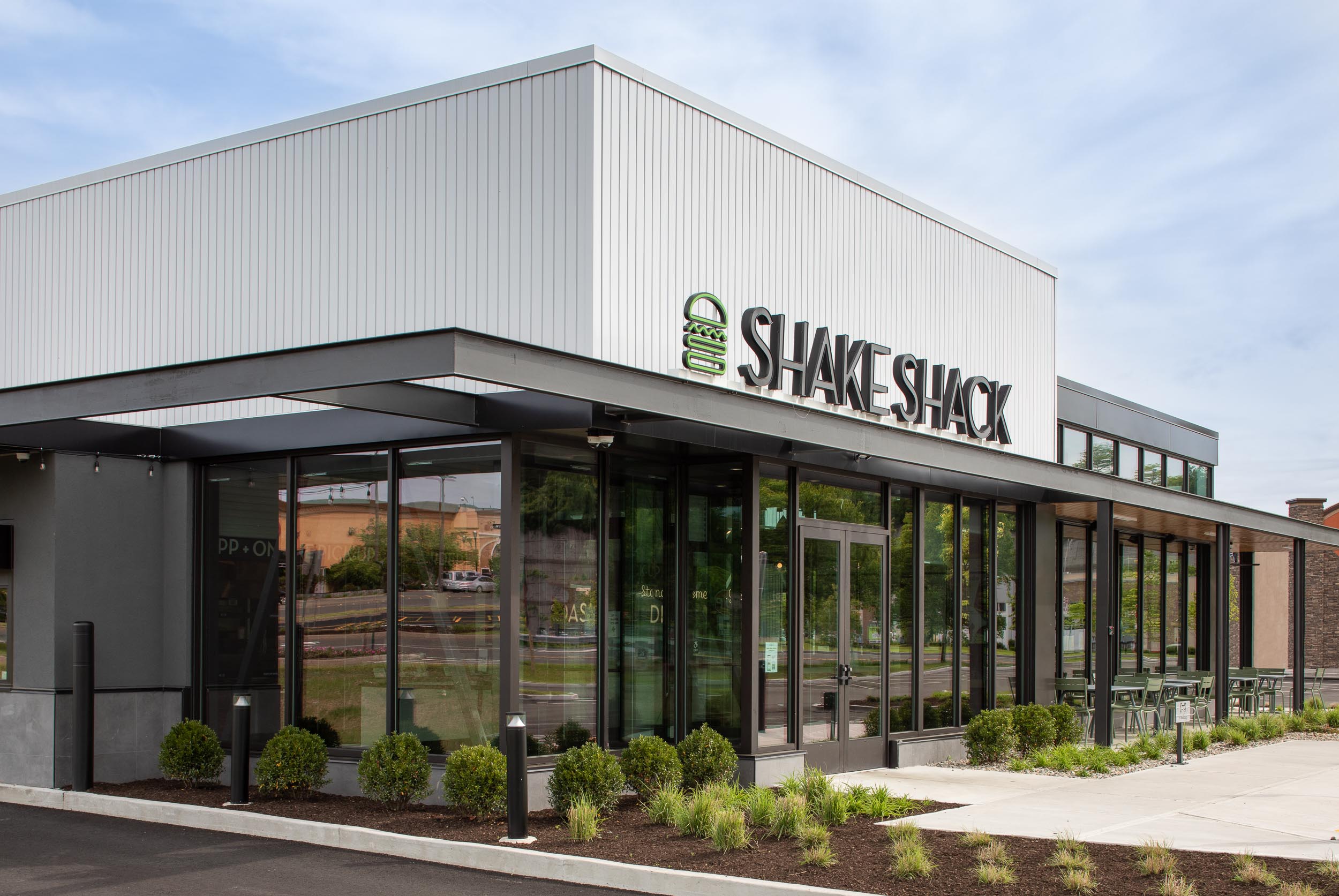 Shake Shack, Danbury, CT by Bergmeyer - Architizer
