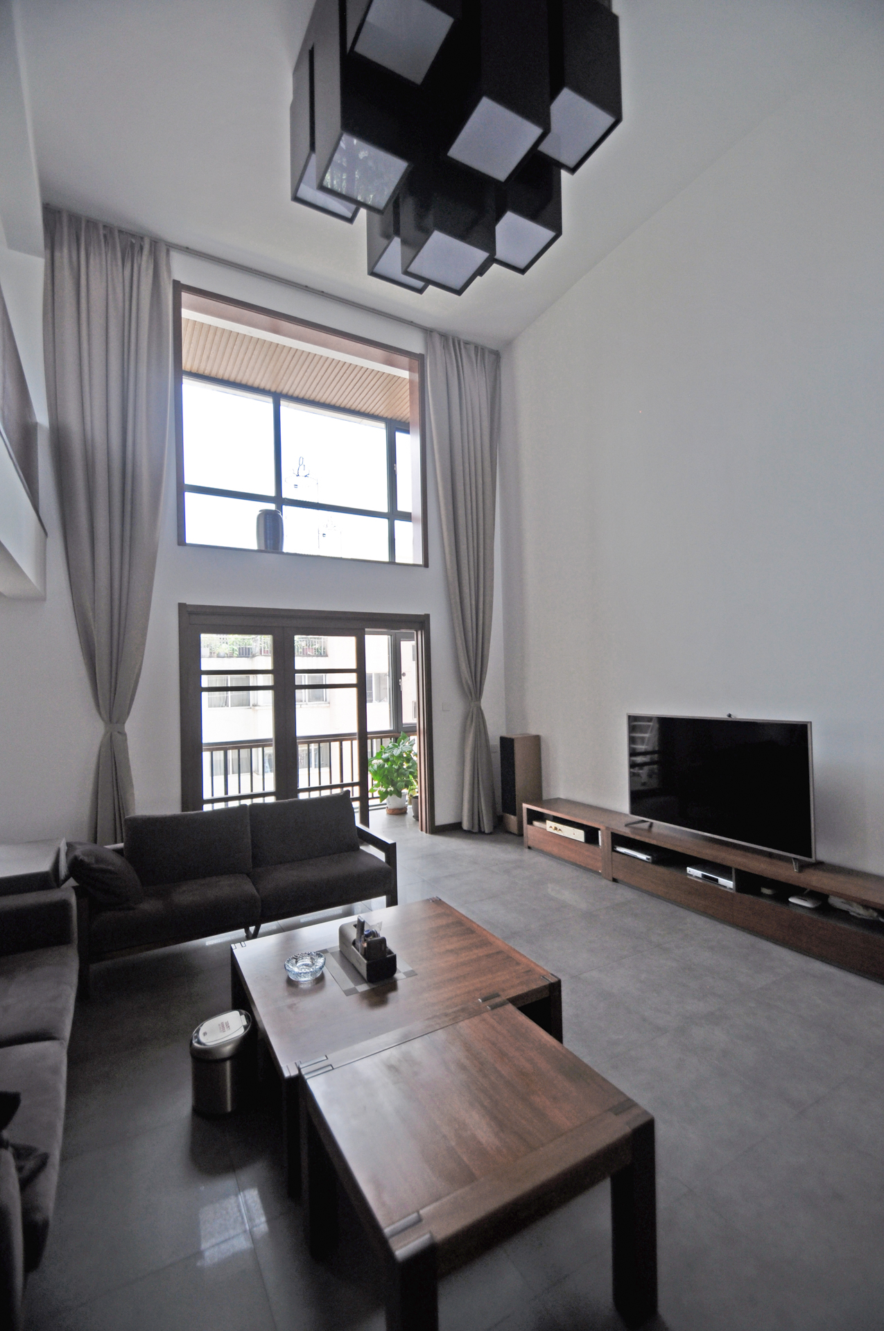 Combined two-unit Apartment in an old neighborhood by Parallect Design ...