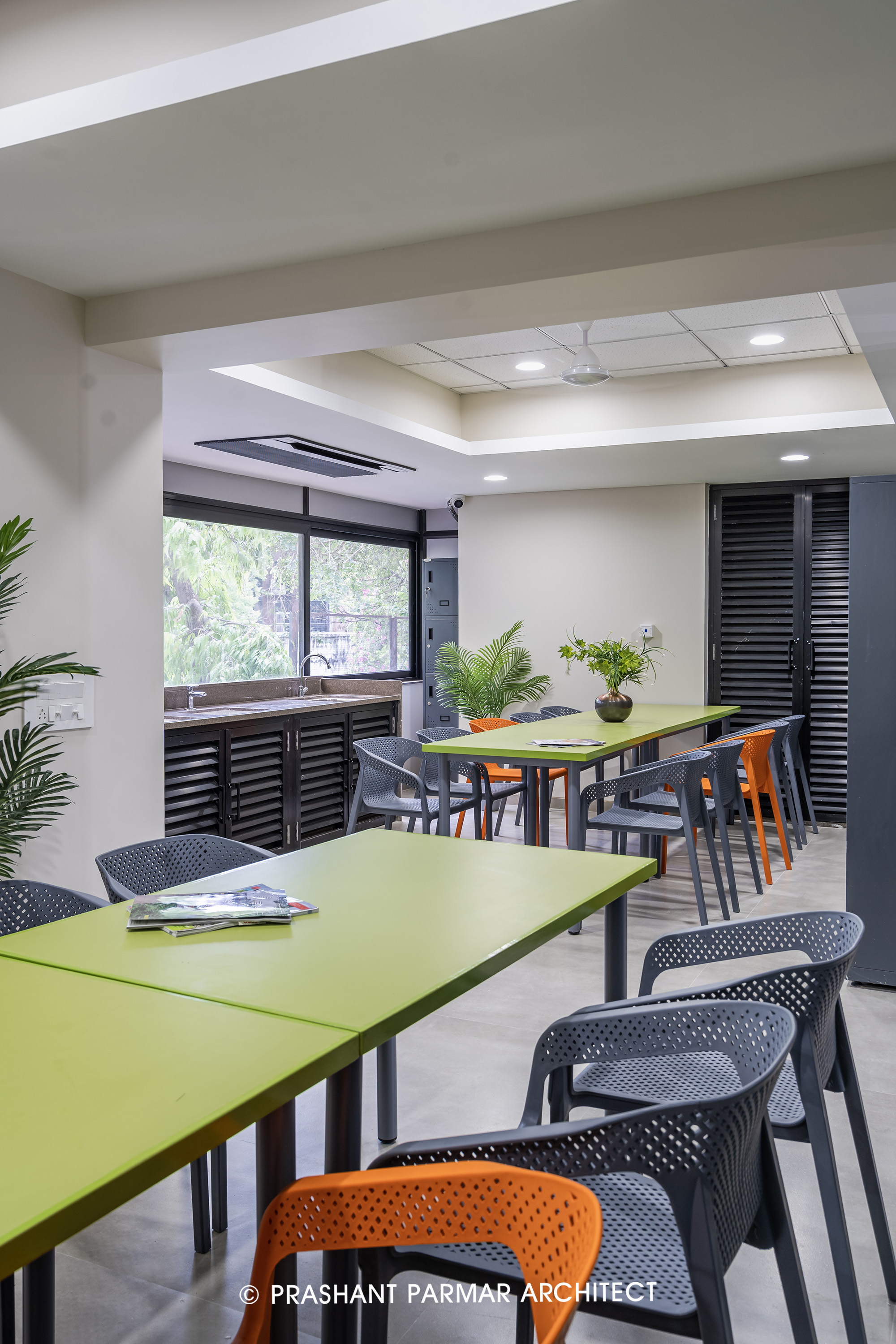 Modern Office Interior Design At Ahmedabad by Prashant Parmar Architect ...