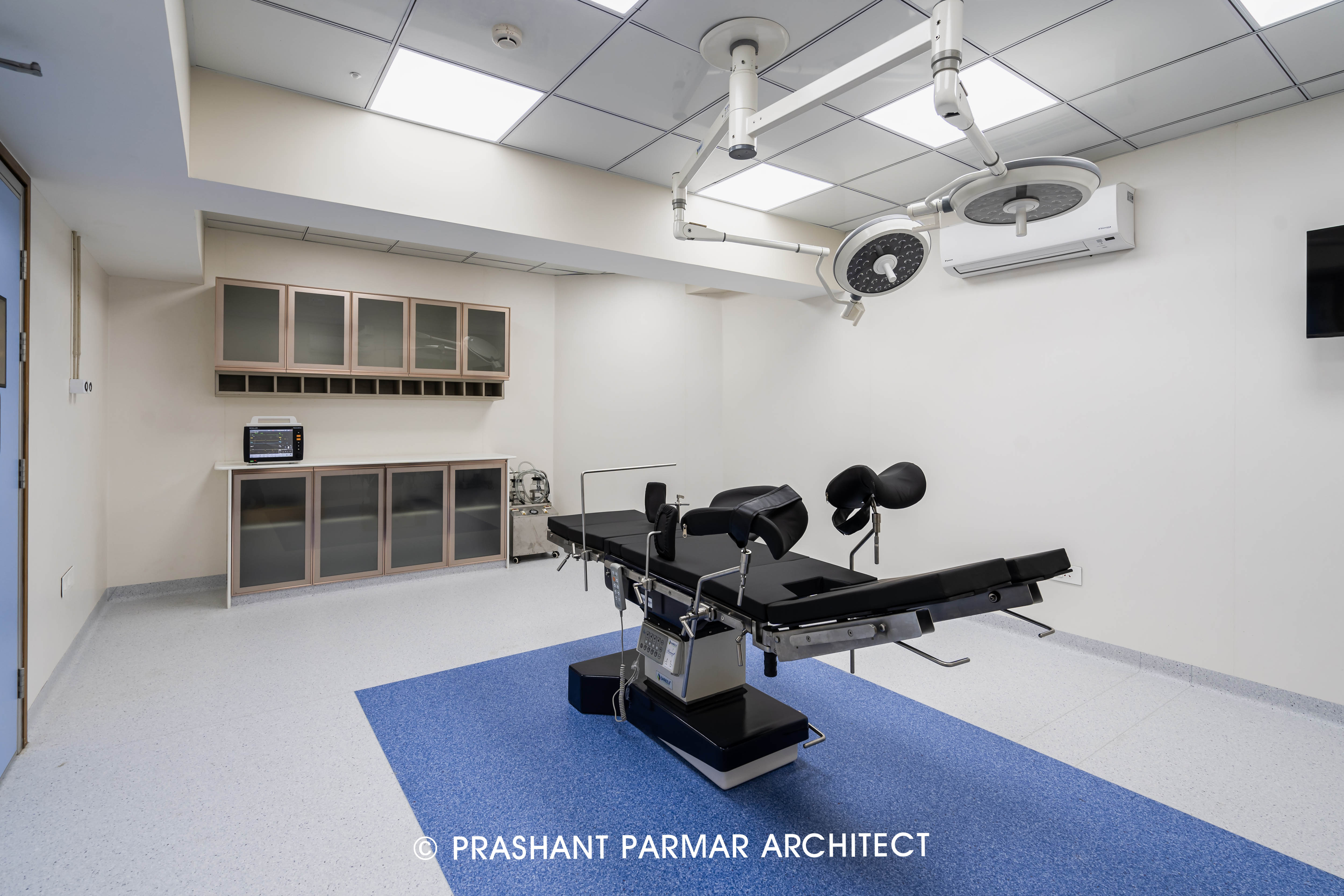 Modern Hospital Interior Design In Ahmedabad by Prashant Parmar ...