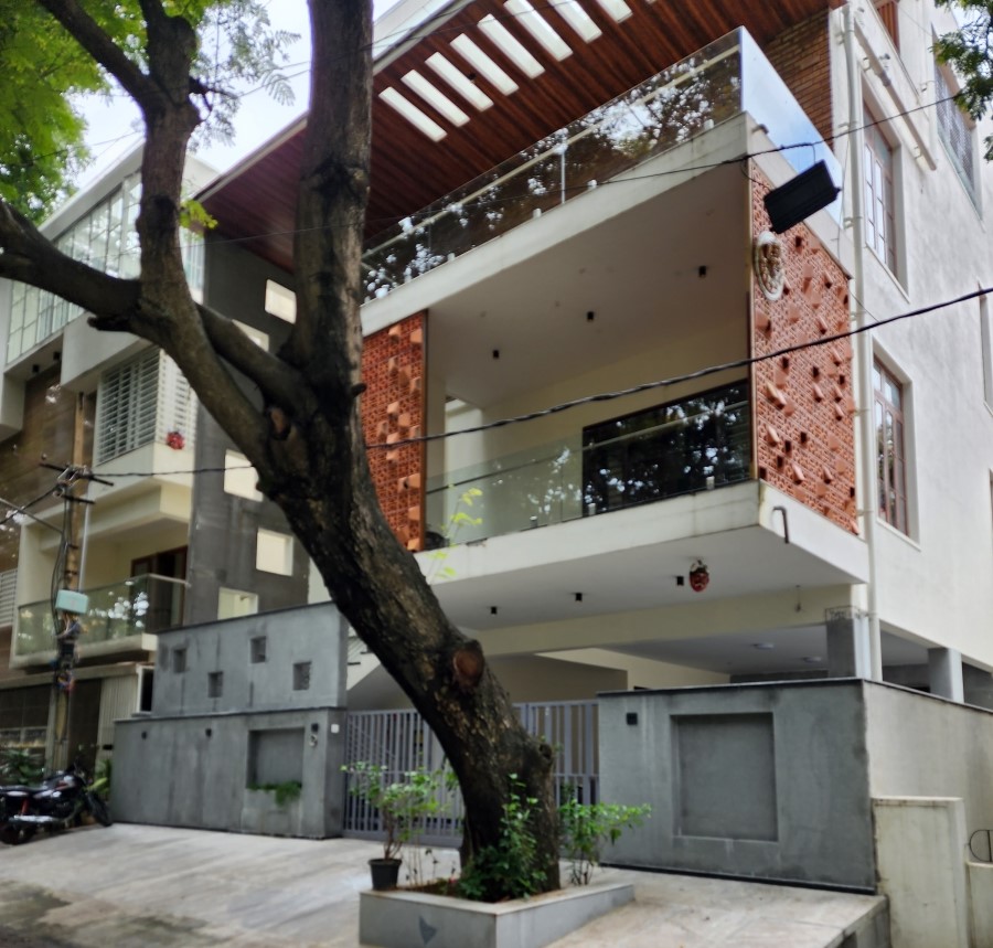 A Fusion Of Traditional And Modern Architecture by Design Thoughts ...