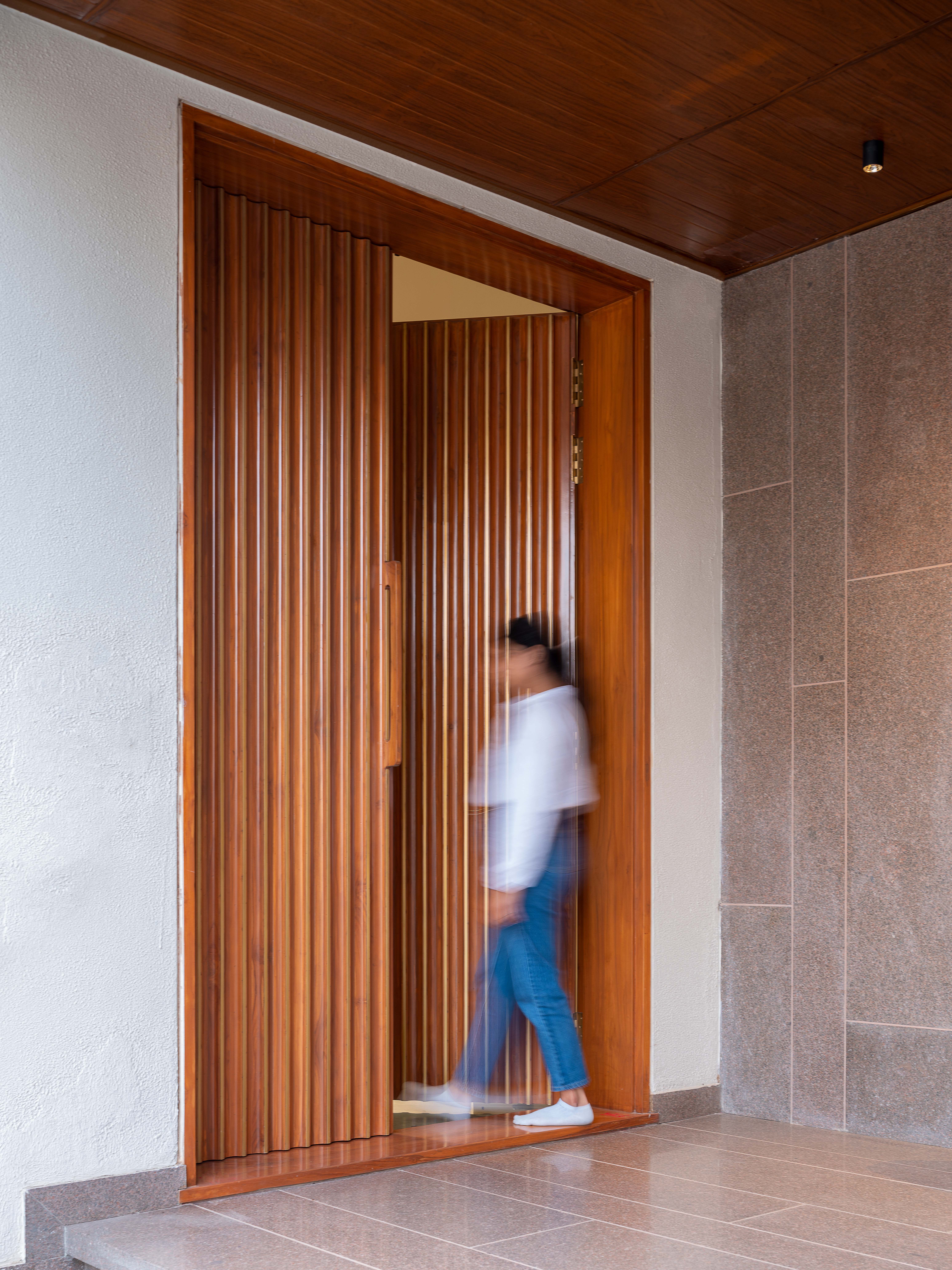 The linear courtyard house by Vicara design studio - Architizer