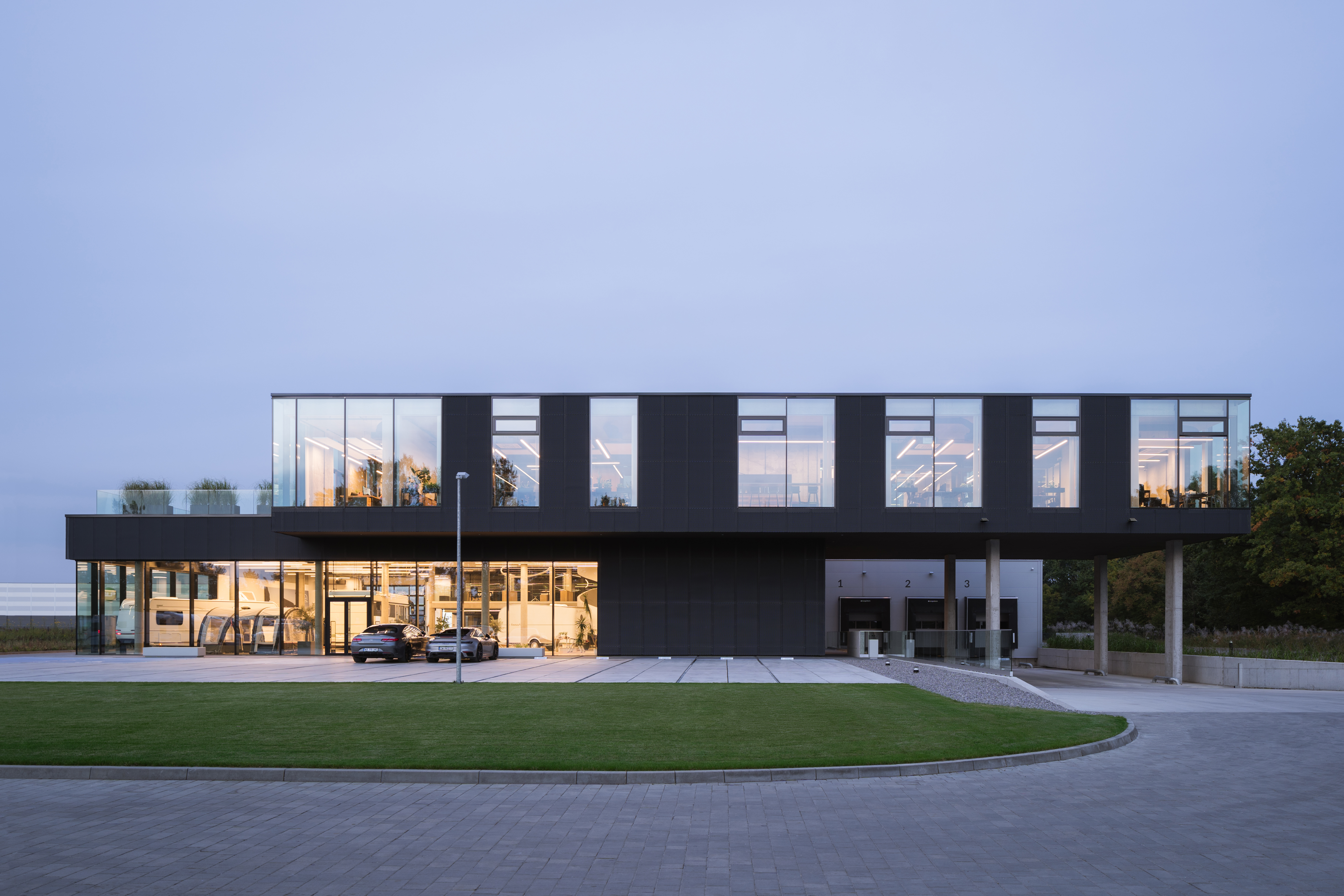 2N-Everpol - Showroom and Storage Facility by STARUŃ WANIK ARCHITECTS ...