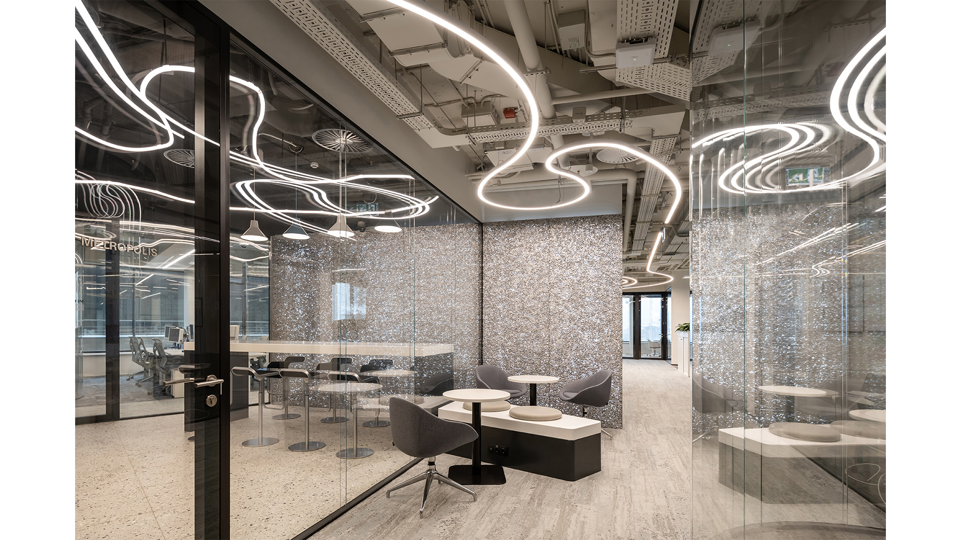 Office of international financial organization by T+T Architects ...