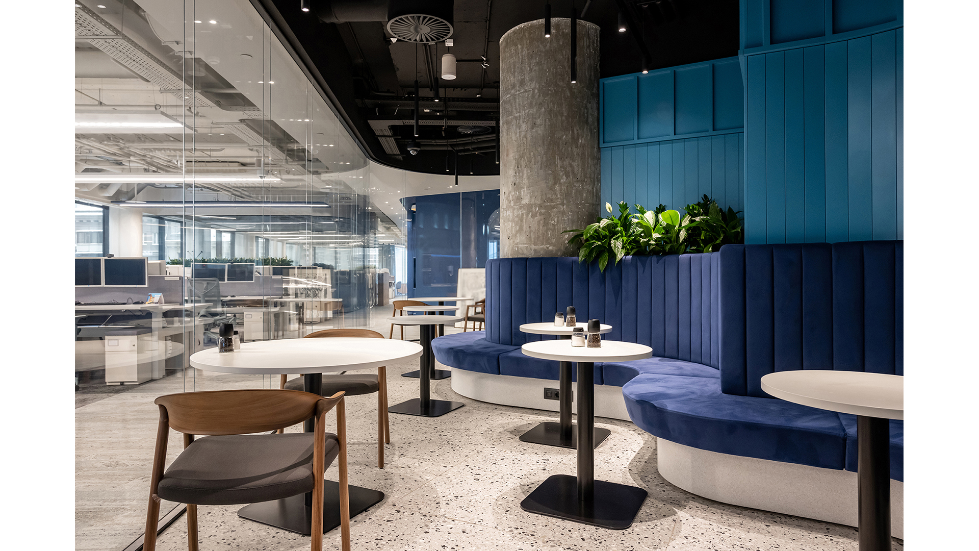 Office of international financial organization by T+T Architects ...