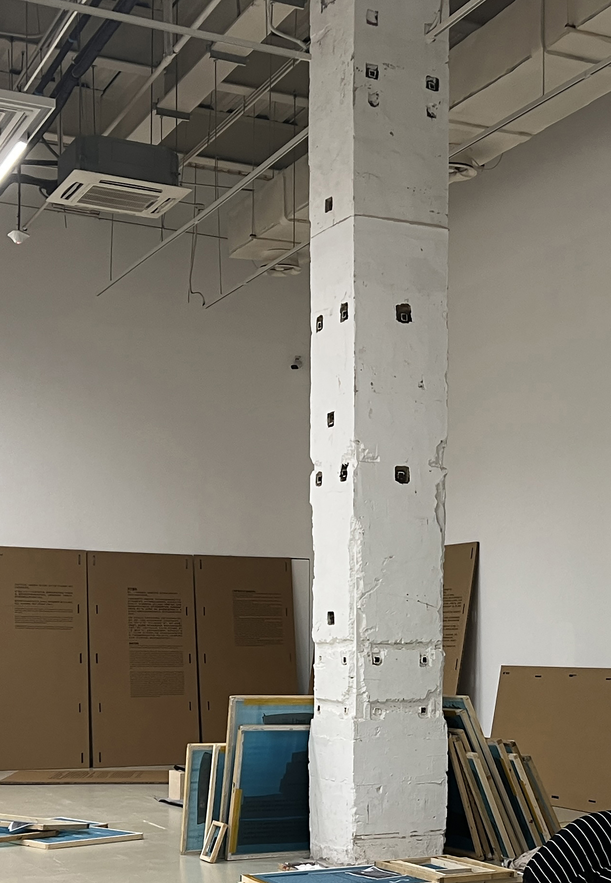 LUO studio conceives an exhibition space formed by corrugated ...