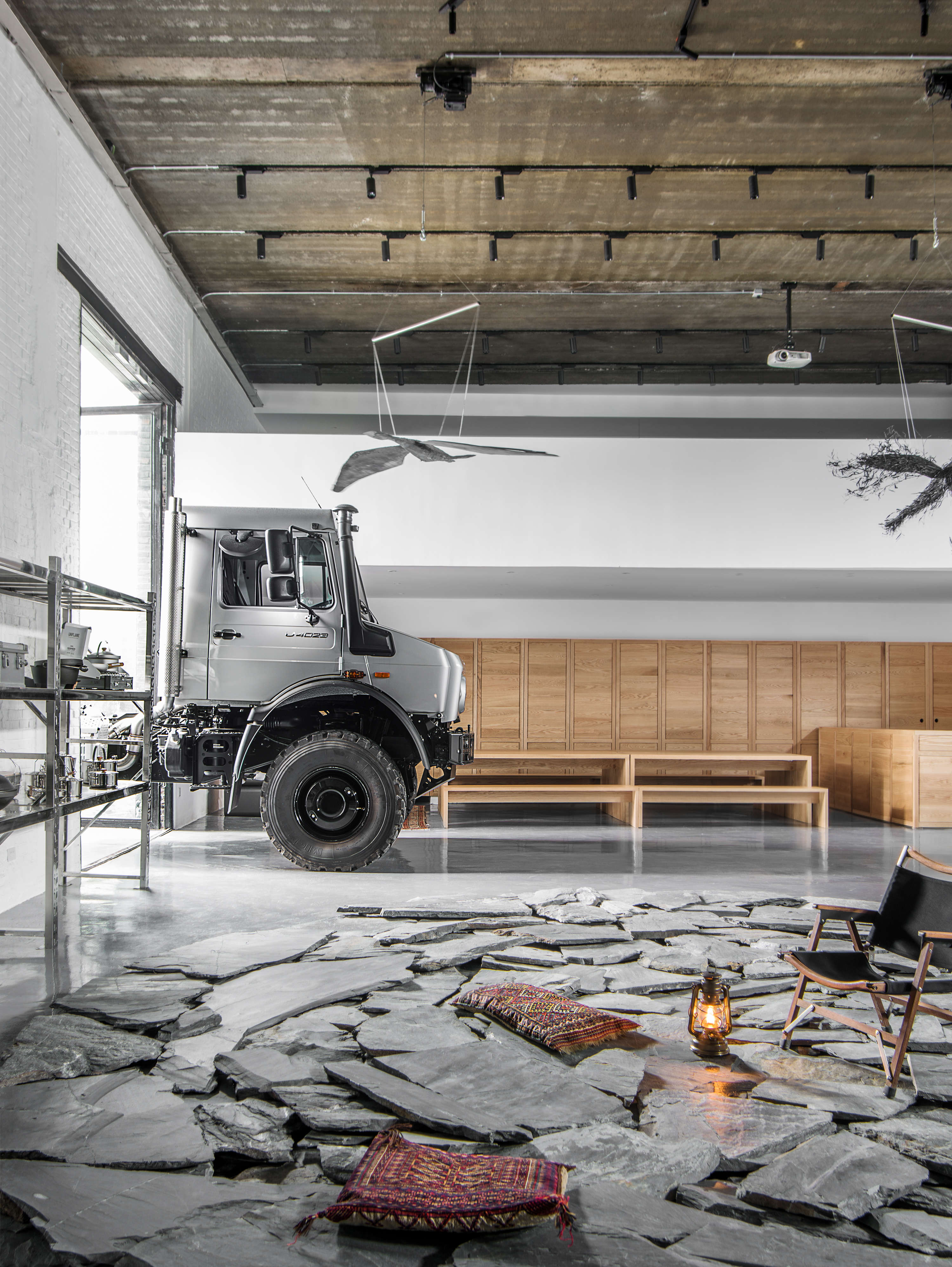 Unimog Showroom by 过半儿 guò bàn er - Architizer
