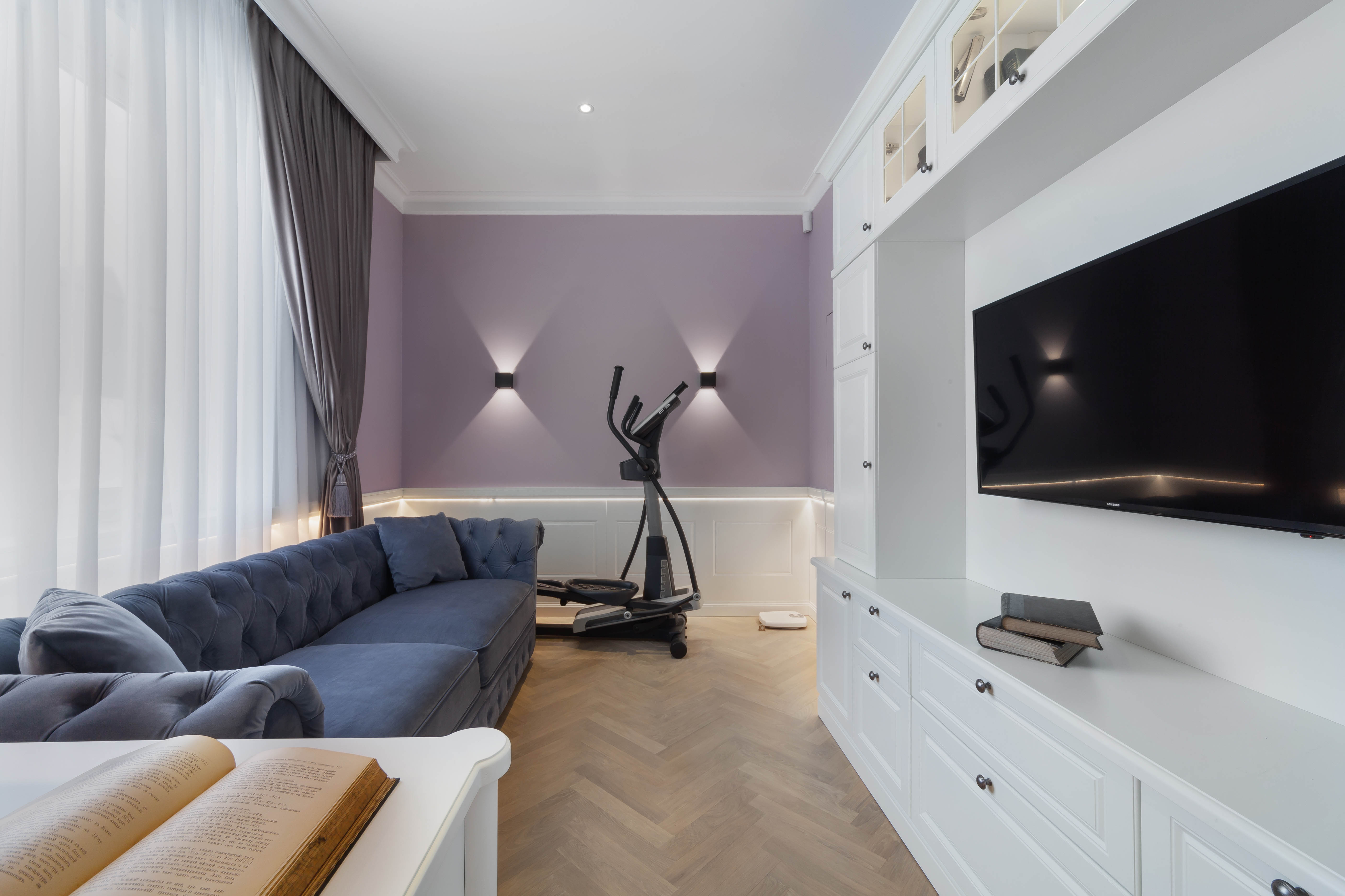 Shades of lavender. Office in a classic style by LATOON Architecture ...