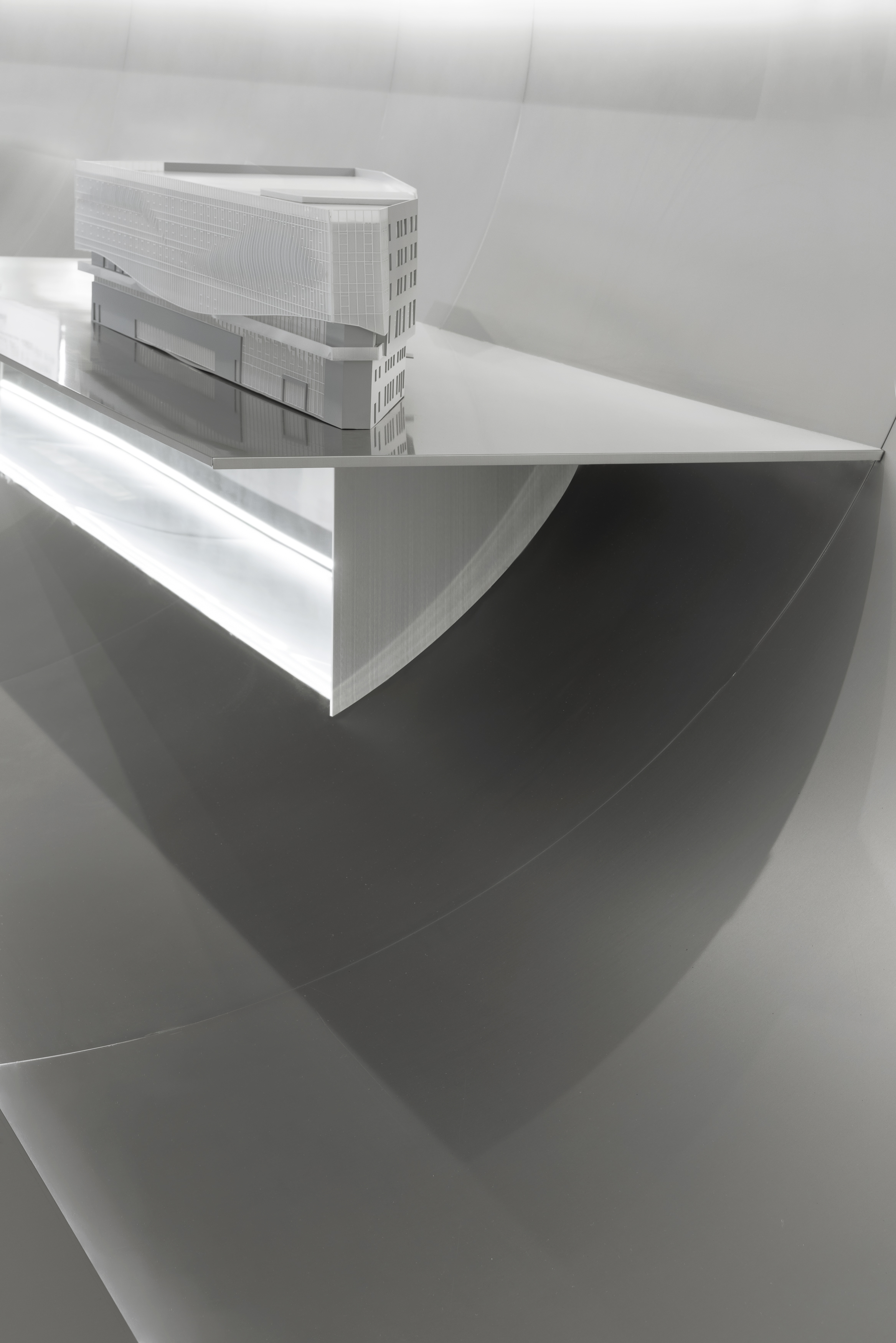 INSIDE OF é é é - Symbiosis of flagship factory and retail by Greater ...