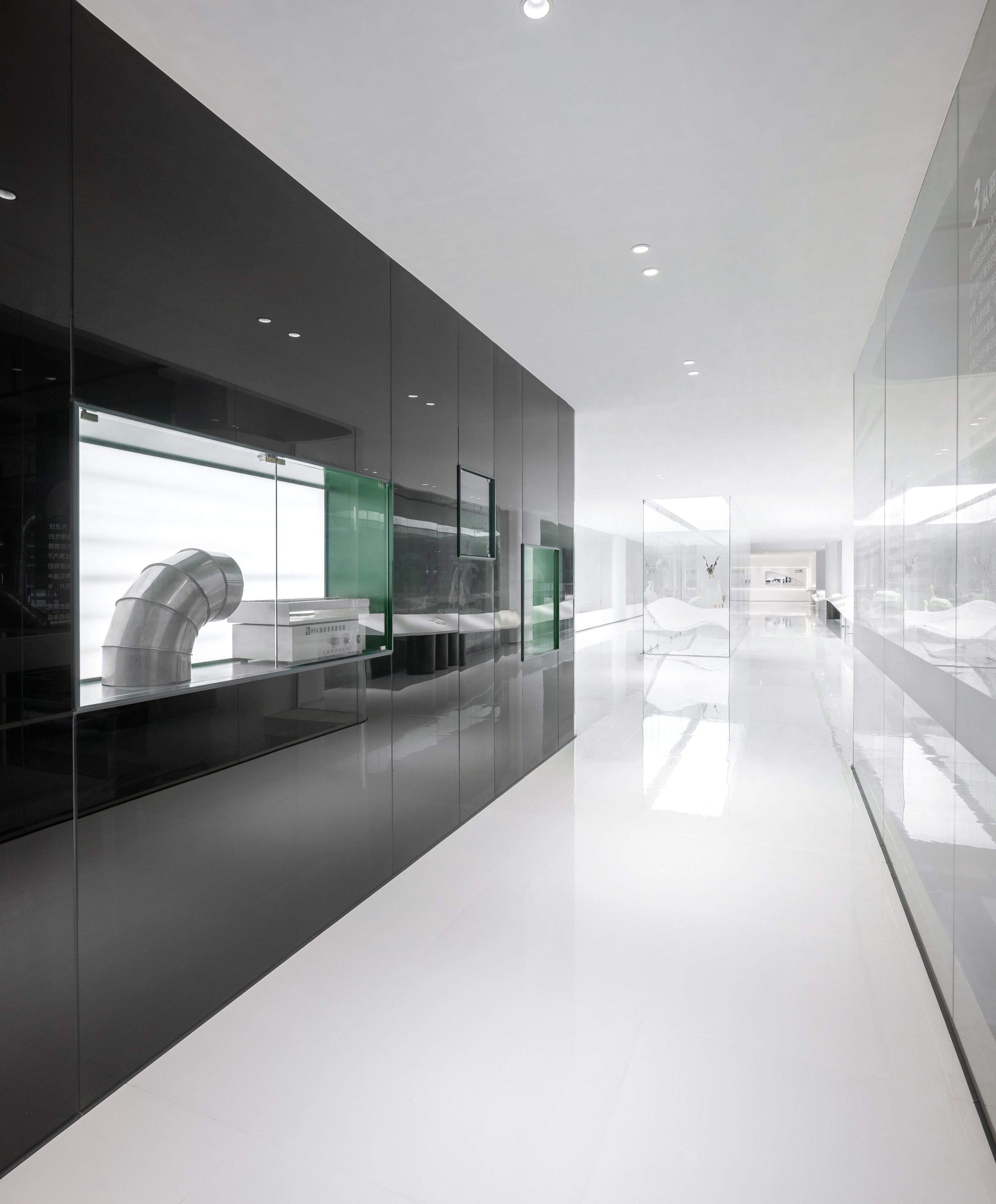 INSIDE OF é é é - Symbiosis of flagship factory and retail by Greater ...