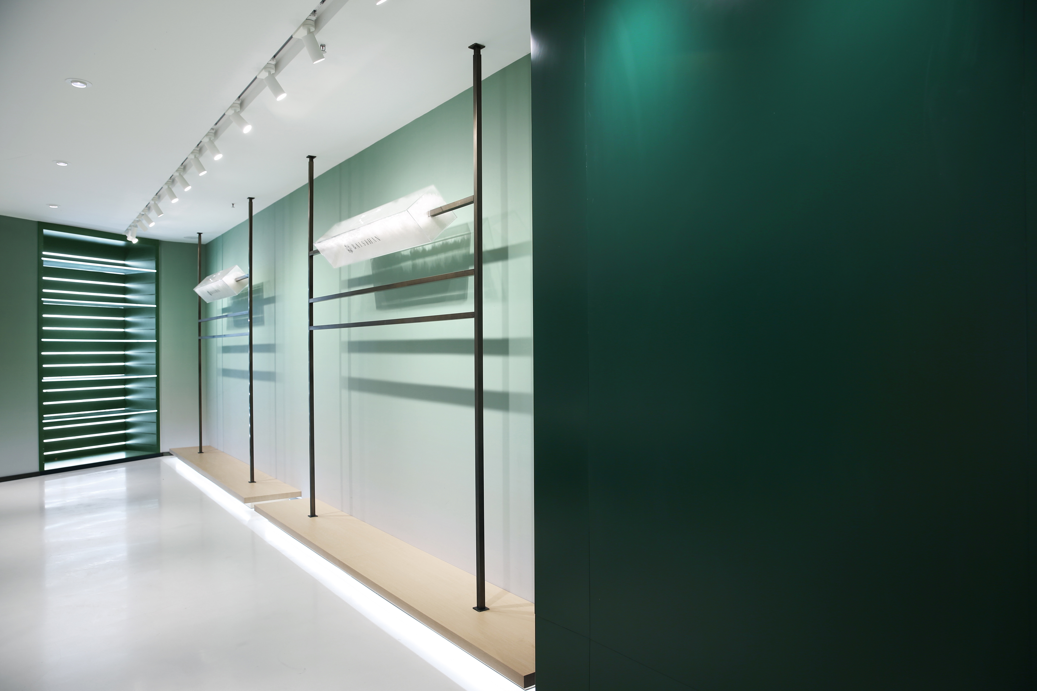 INSIDE OF é é é - Symbiosis of flagship factory and retail by Greater ...