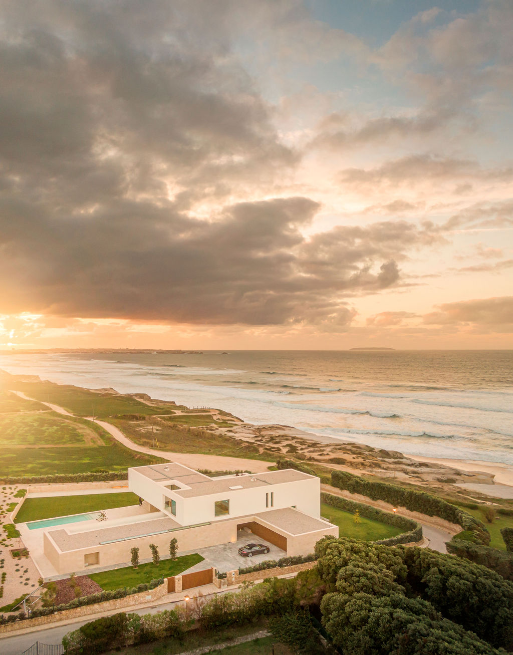 Falésia D'El Rey House by [i]da arquitectos - Architizer