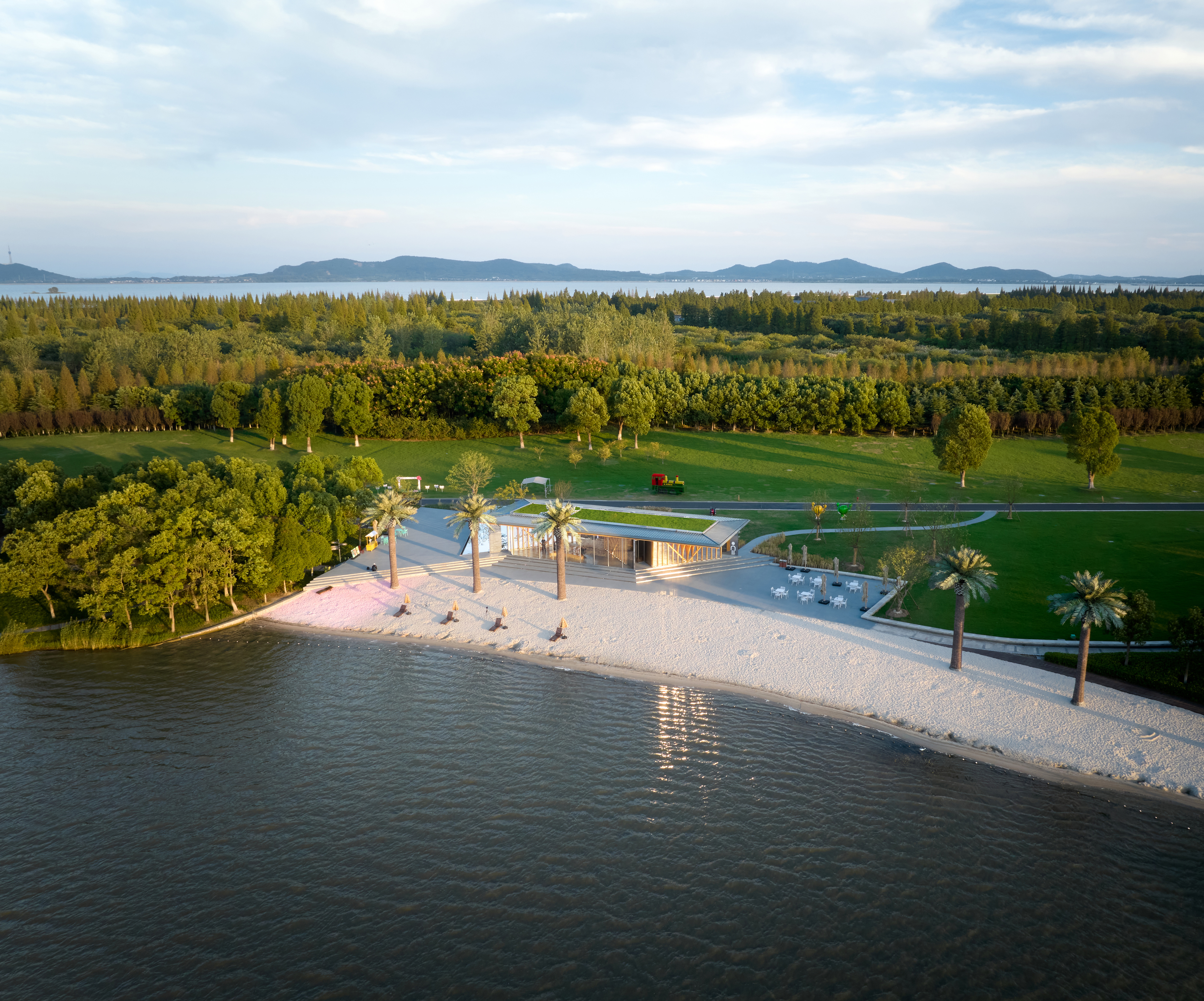 Golden Beach Pavilion in Gucheng Lake by The Design Institute of ...